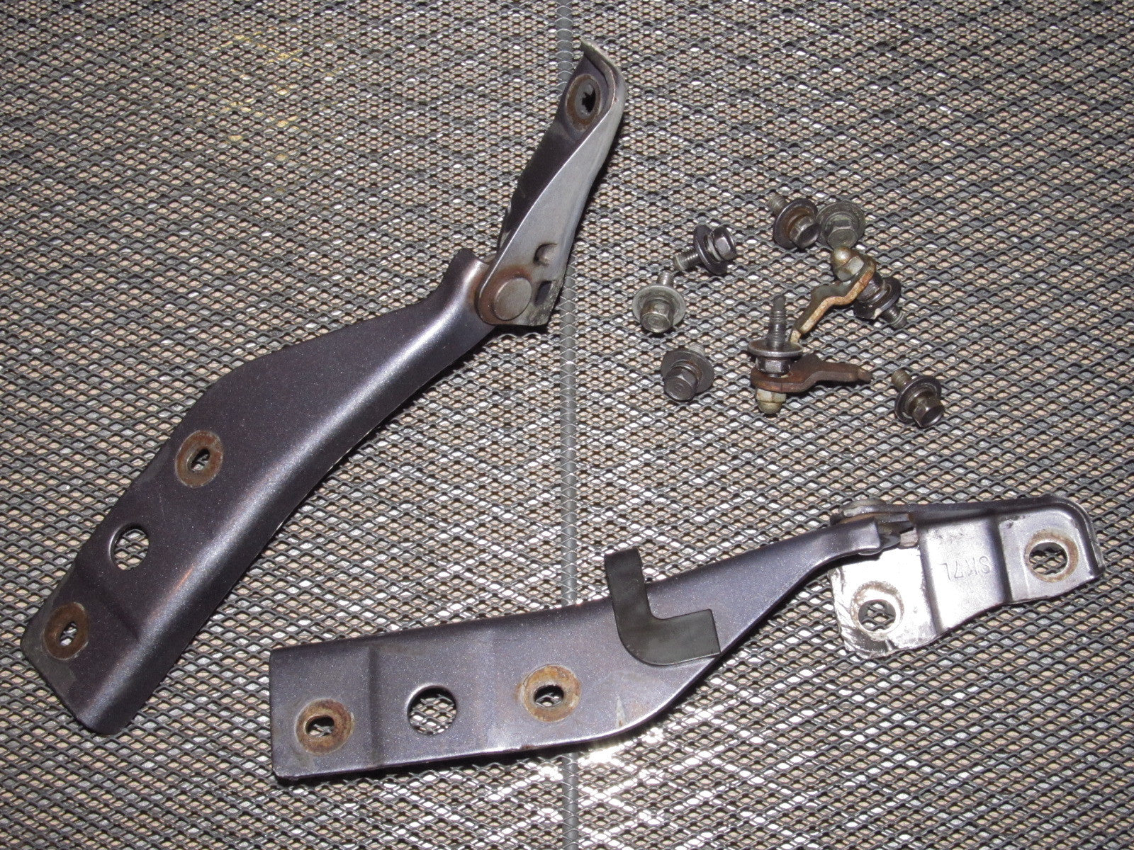 90 91 92 93 Acura Integra OEM Hood Hinges - Set – Autopartone