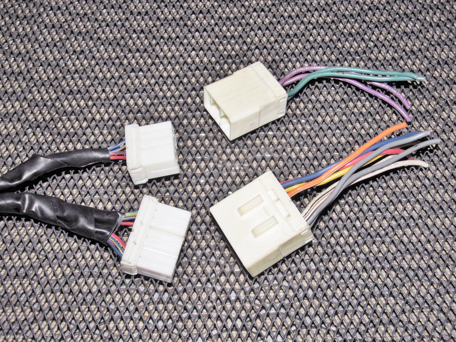 94 95 96 97 Mazda Miata OEM Stereo Radio Pigtail Harness – Autopartone