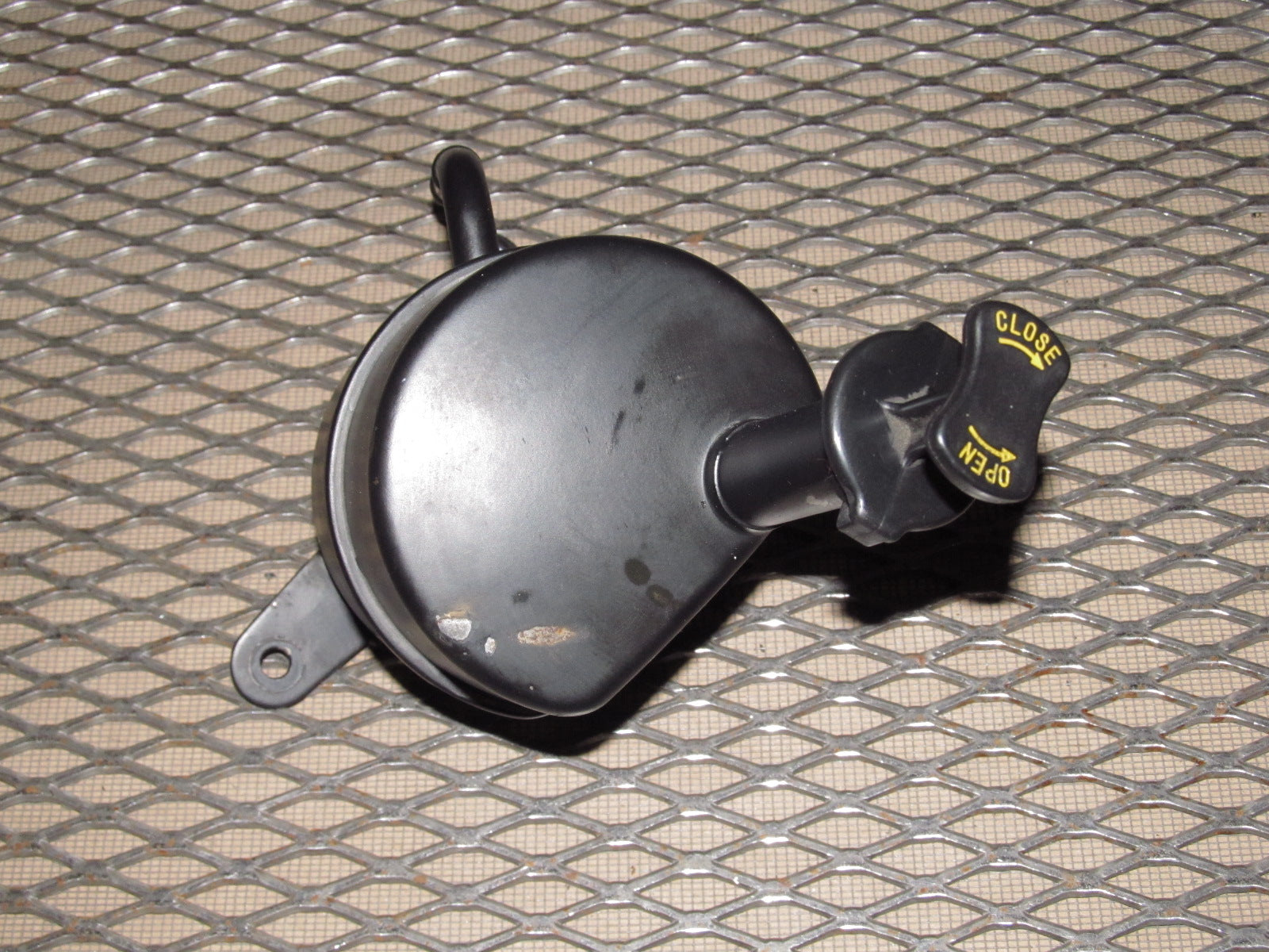 94 95 96 97 Mazda Miata OEM Power Steering Reservoir Tank – Autopartone