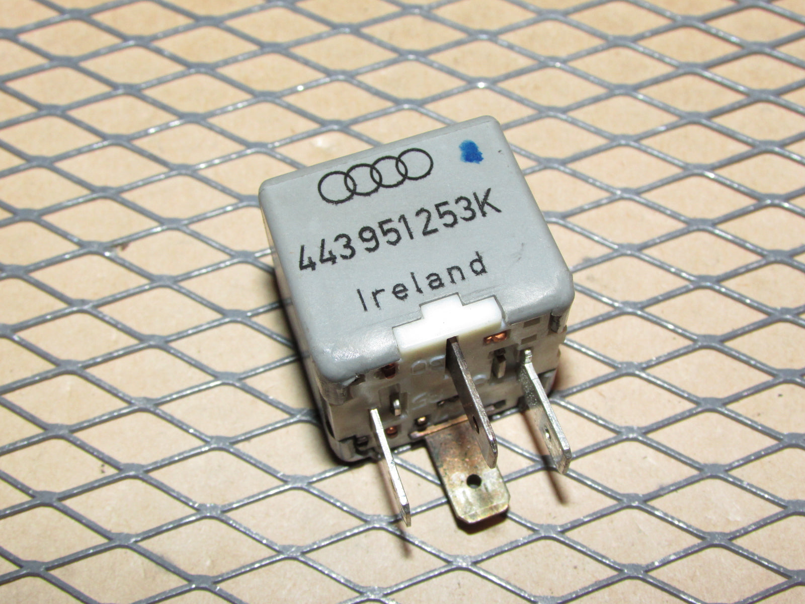 Audi & Volkswagen Relay (214) 443 951 253K – Autopartone.com