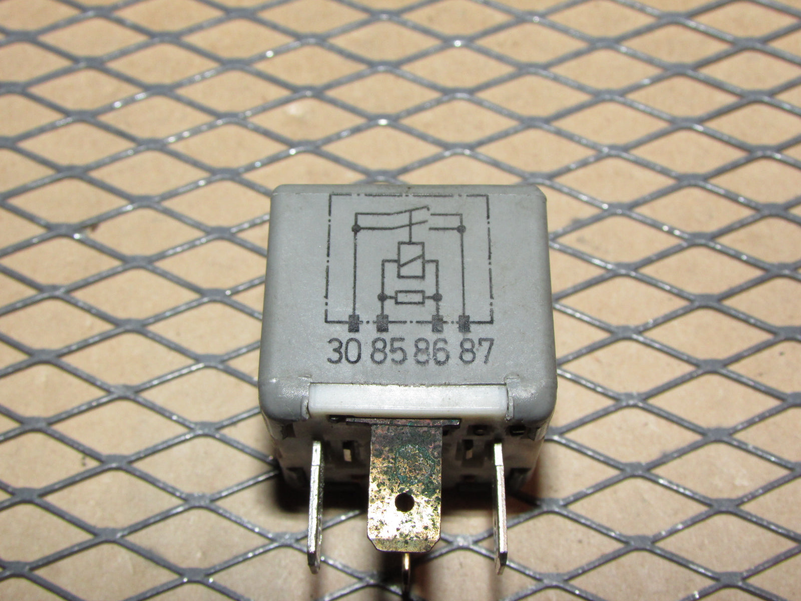 Audi & Volkswagen Relay (214) 443 951 253K – Autopartone.com