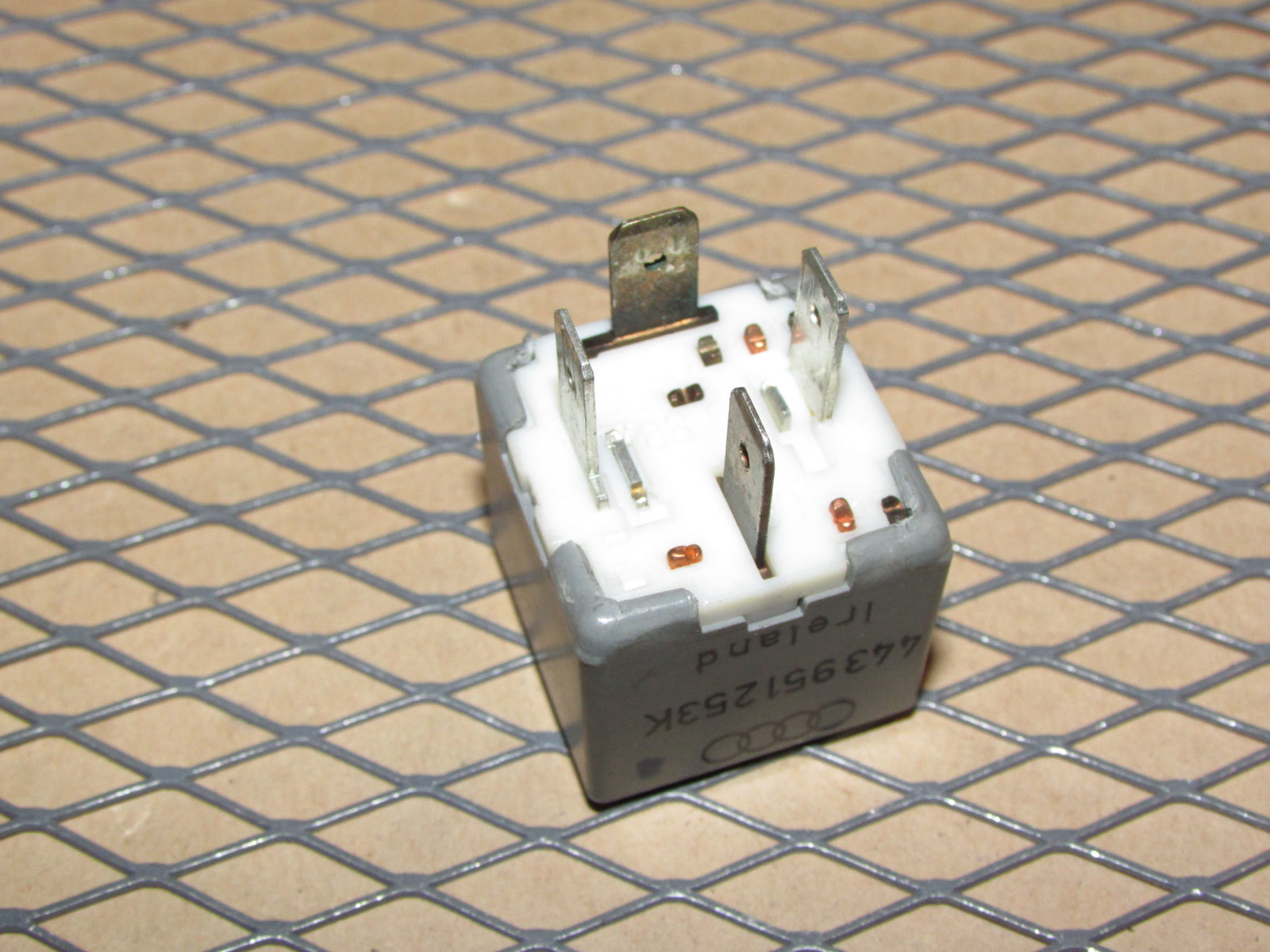 Audi & Volkswagen Relay (214) 443 951 253K – Autopartone.com