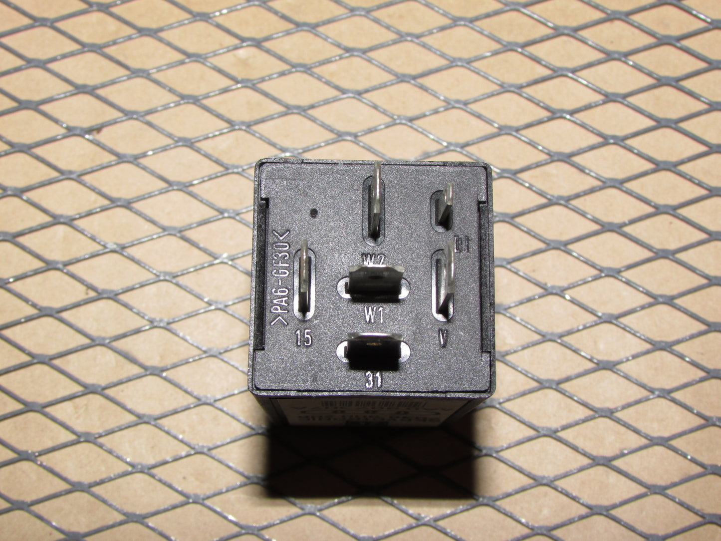 Audi & Volkswagen Relay (357) 4A0 907 307 A – Autopartone
