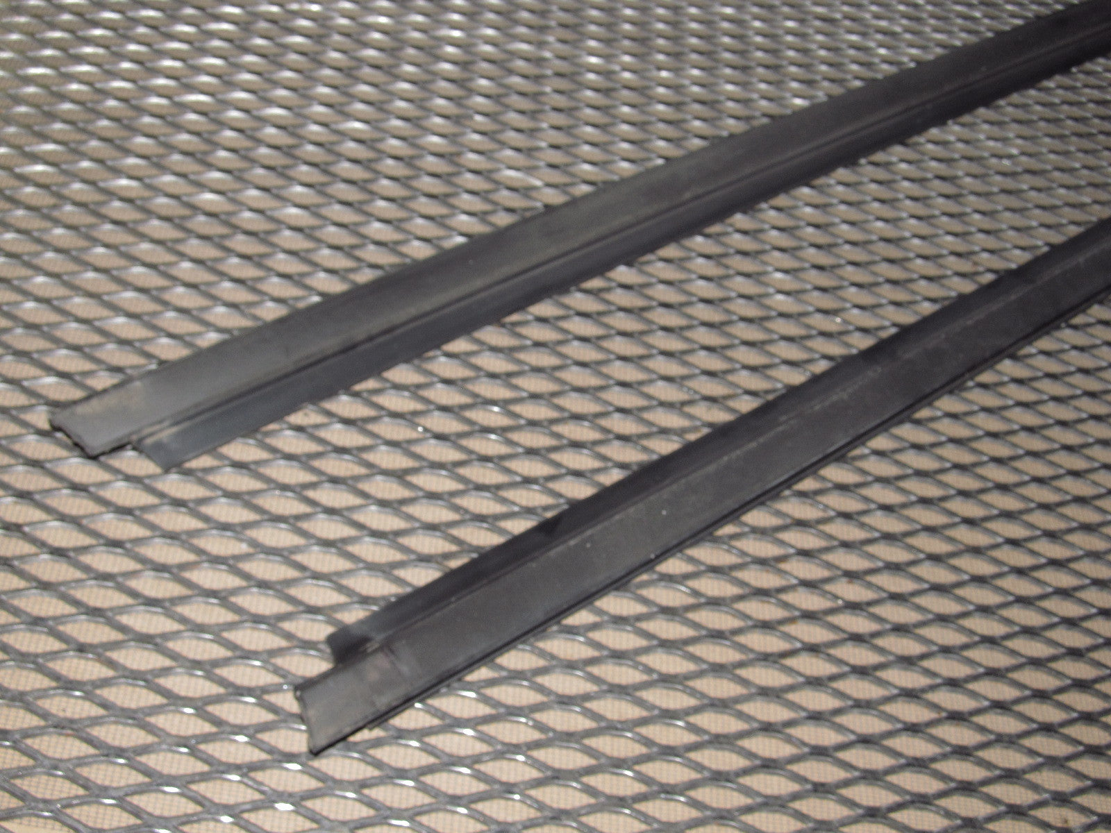 90-96 Nissan 300zx OEM Exterior Window Guide Moulding - Set - 2+0 ...