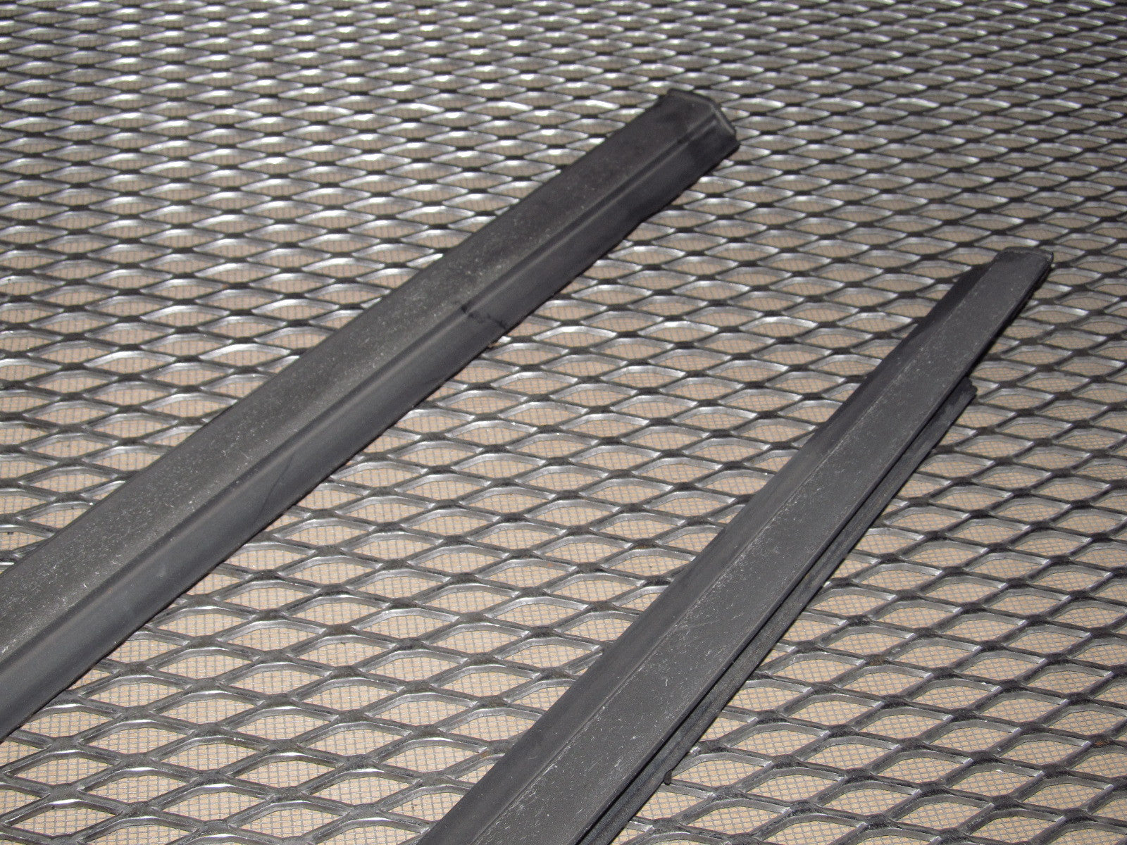 90-96 Nissan 300zx OEM Exterior Window Guide Moulding - Set - 2+0 ...
