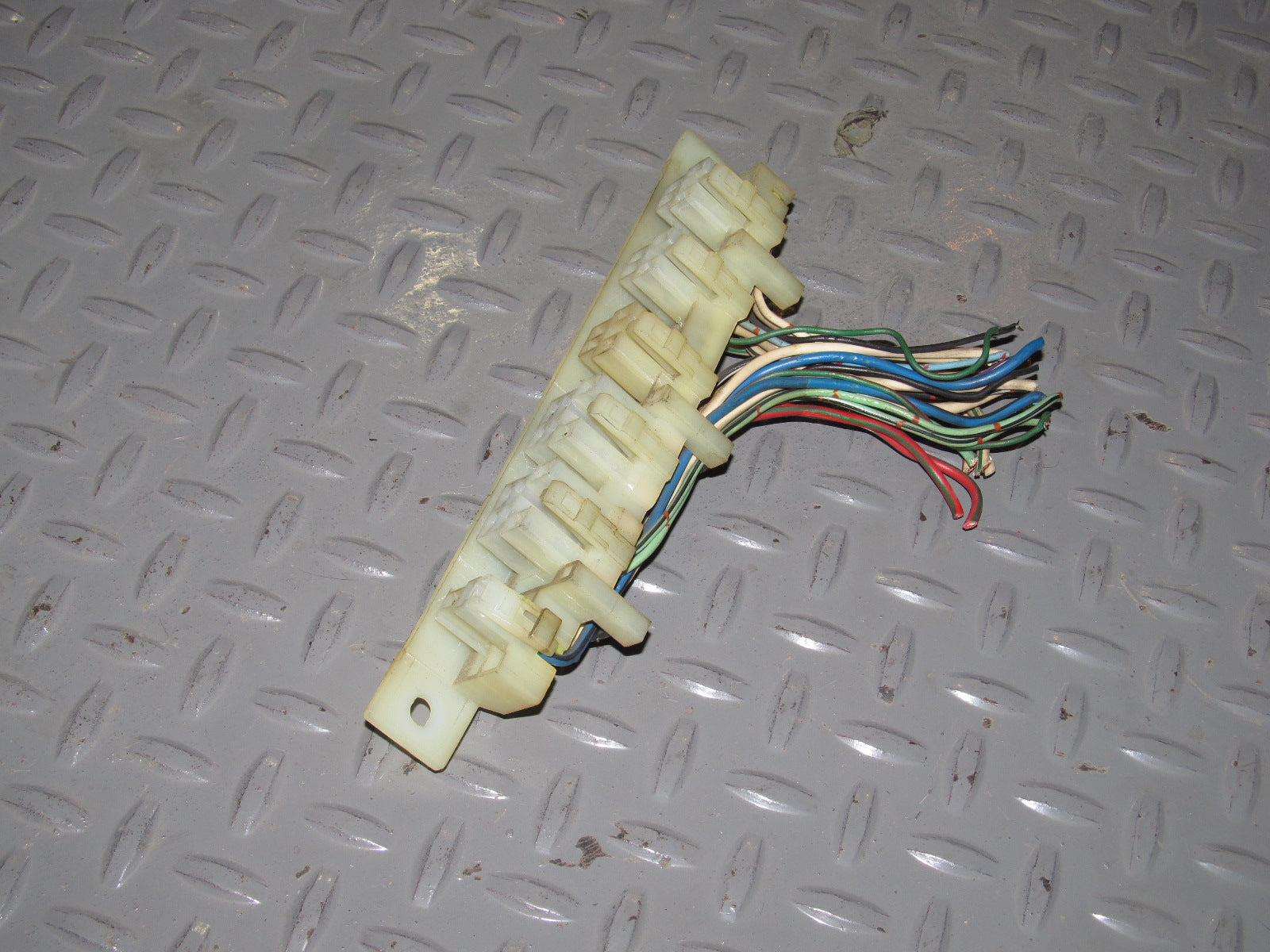 84 85 86 Nissan 300zx OEM Engine Relay Fuse Box – Autopartone.com