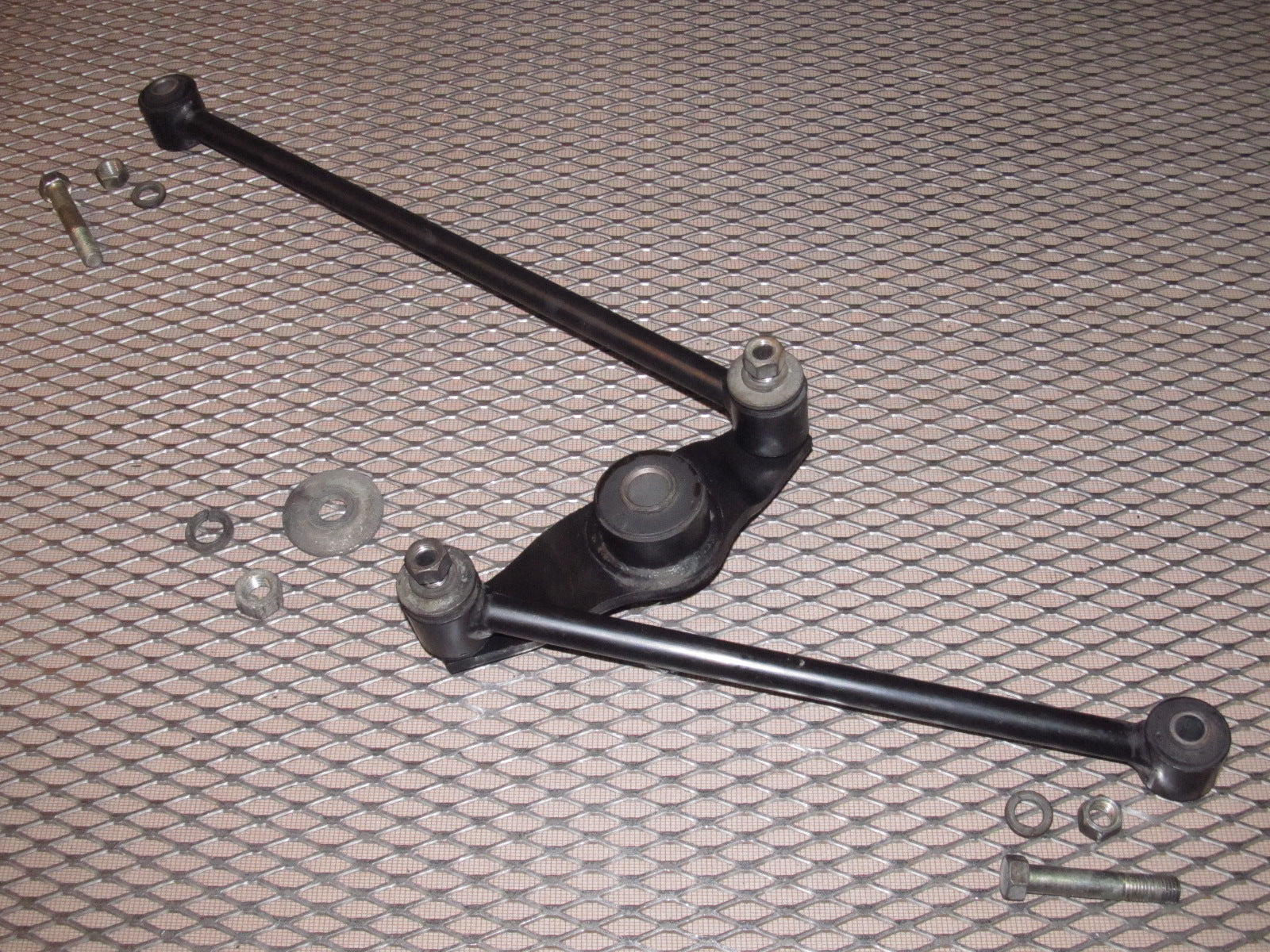 81-83 Mazda RX7 OEM Differential Watt Link – Autopartone