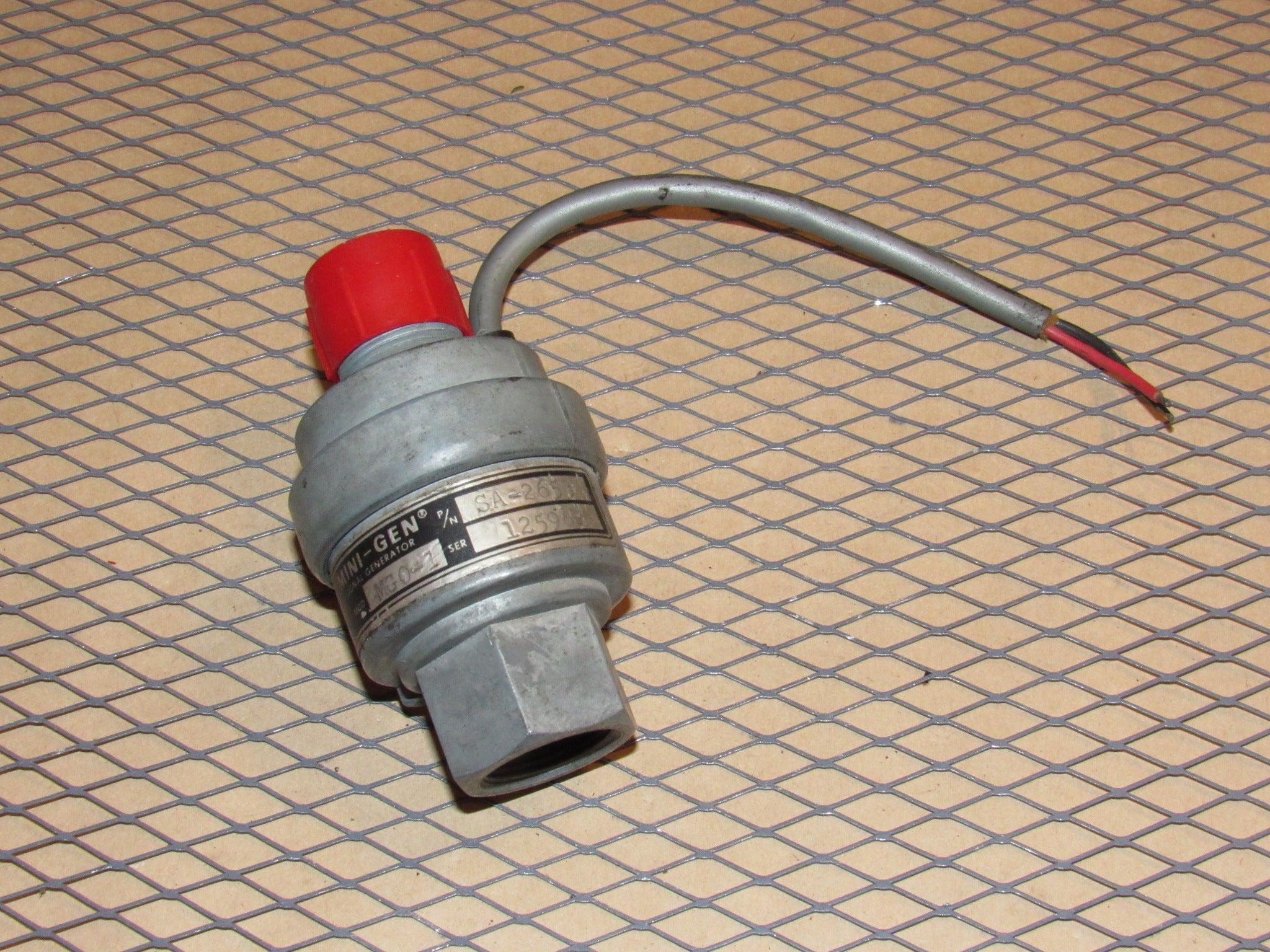 77-95 Mercedes Benz T1 Signal Generator – Autopartone