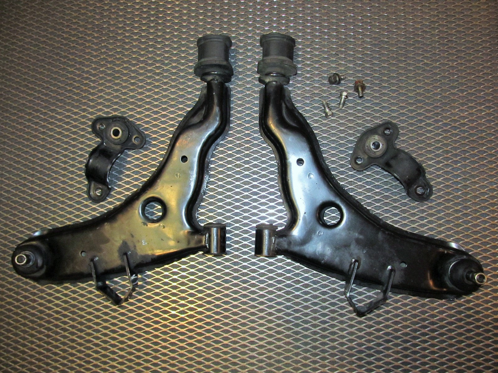 94 95 96 97 Mitsubishi 3000GT Front Lower Control Arm - Set – Autopartone
