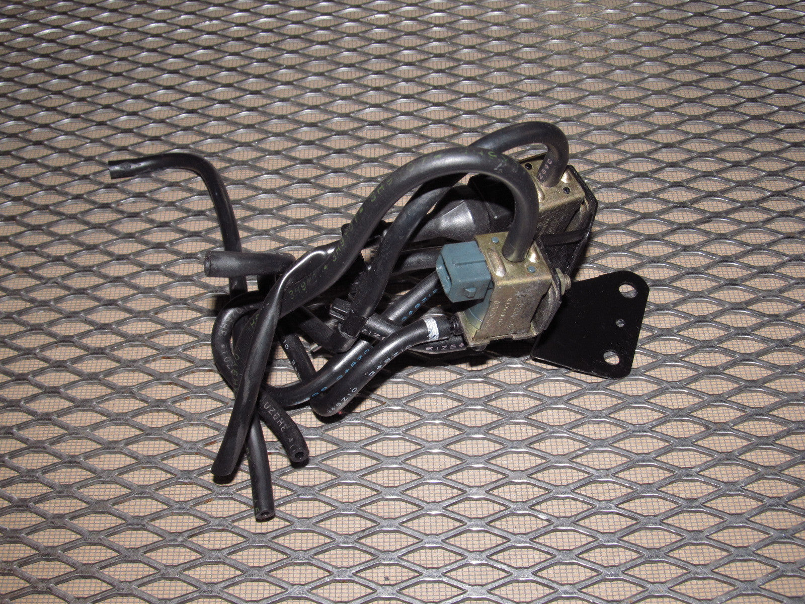 90-96 Nissan 300zx OEM VSV Vacuum Valve - Twin Turbo – Autopartone.com