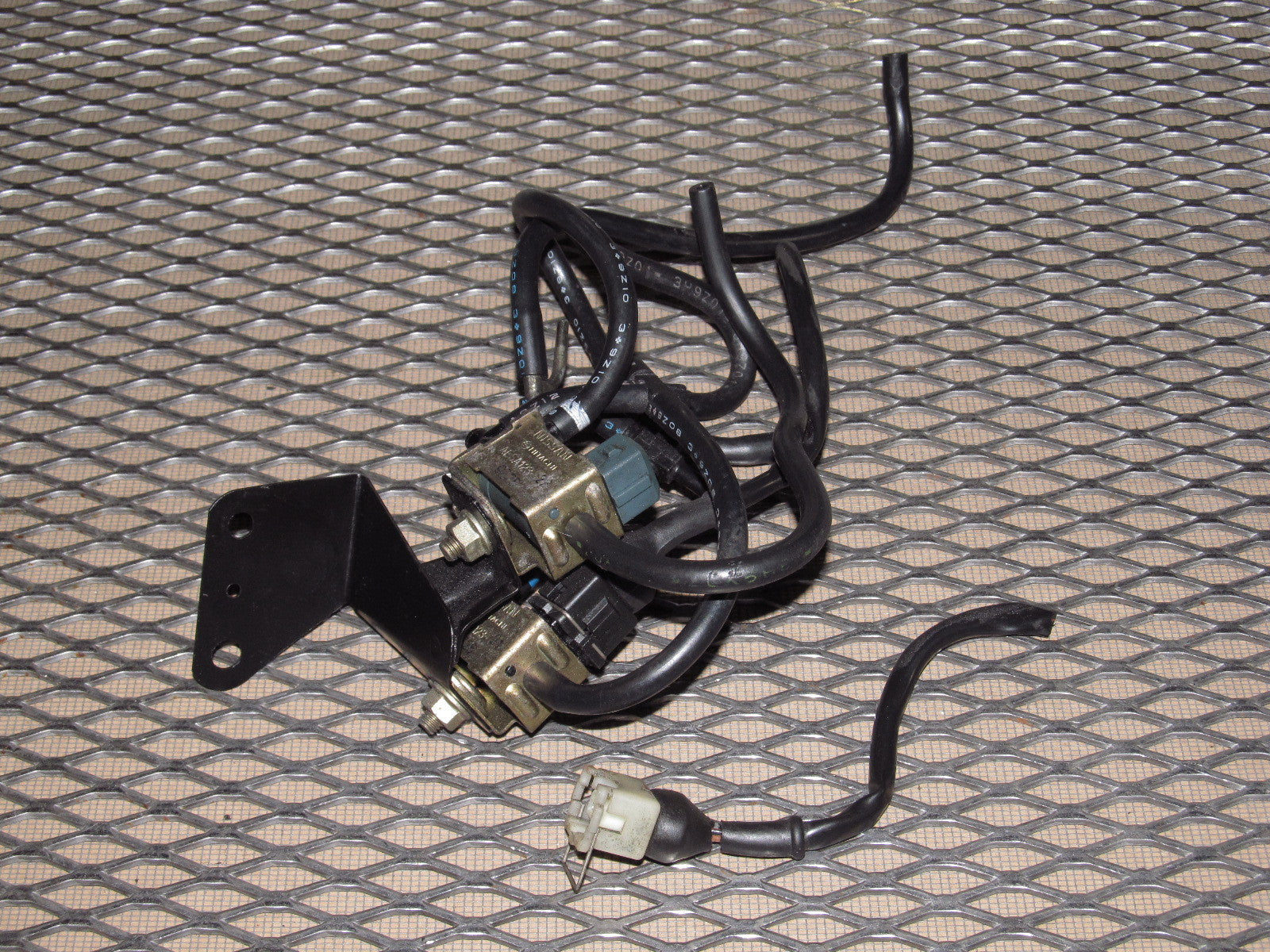 90-96 Nissan 300zx OEM VSV Vacuum Valve - Twin Turbo – Autopartone.com