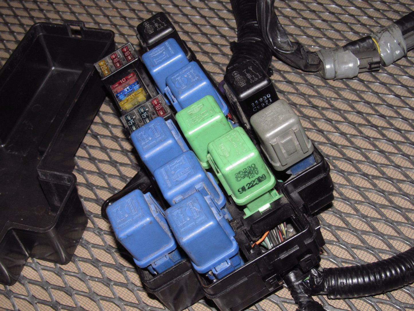 90-96 Nissan 300zx OEM Engine Fuse Box - Twin Turbo – Autopartone