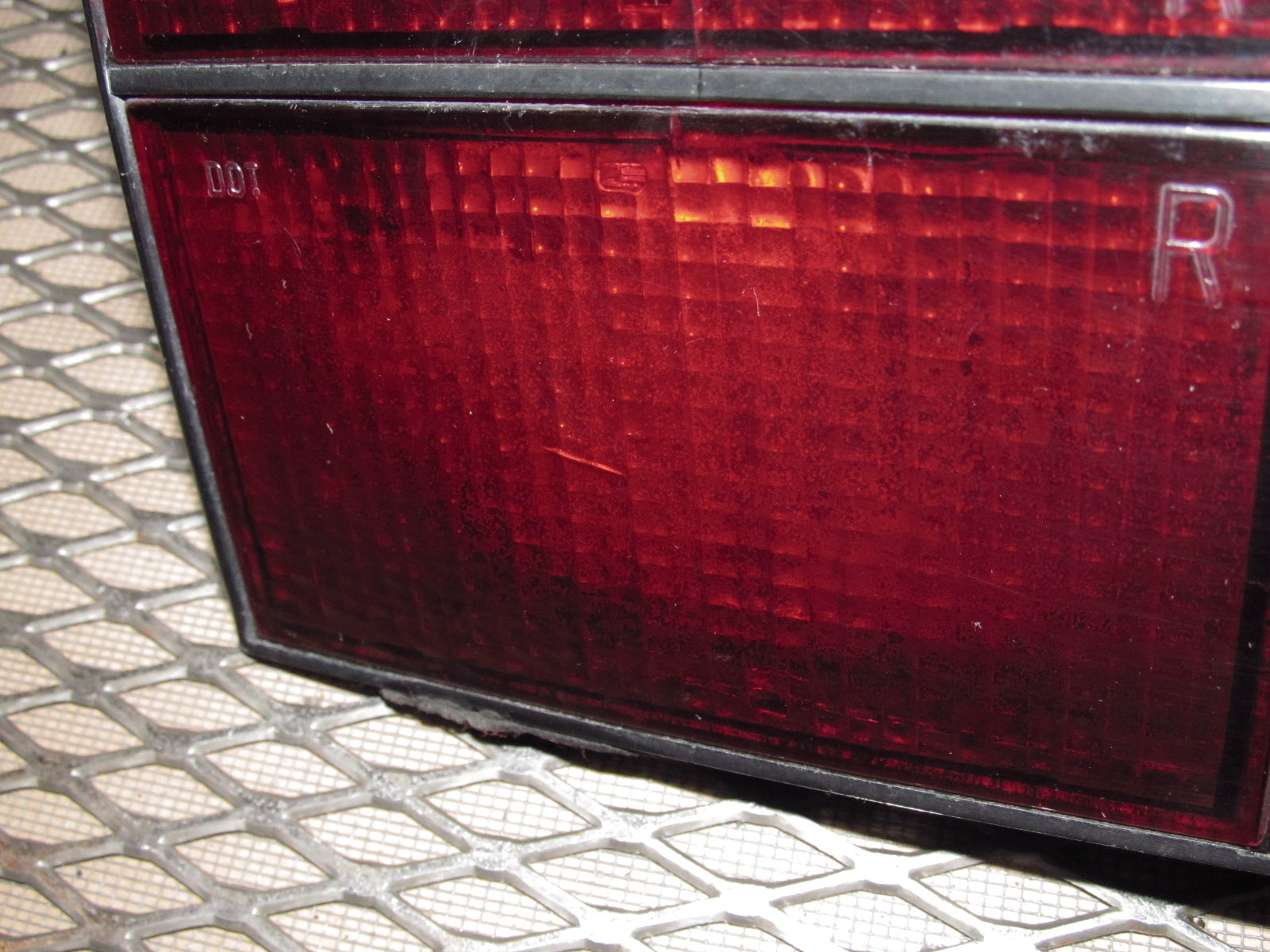 83-85 Porsche 944 OEM Tail Light - Right – Autopartone