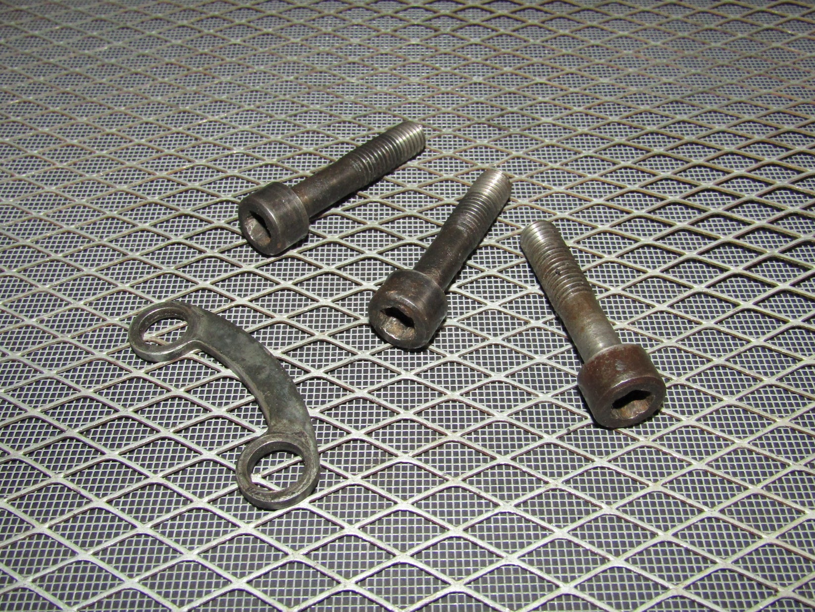 92-96 Toyota Camry OEM Axle Transmission Bolt - A/T V6 – Autopartone