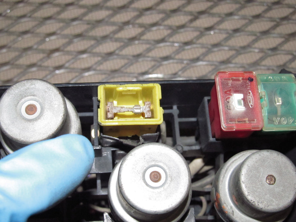 85 86 Toyota MR2 OEM Engine Fuse Box – Autopartone
