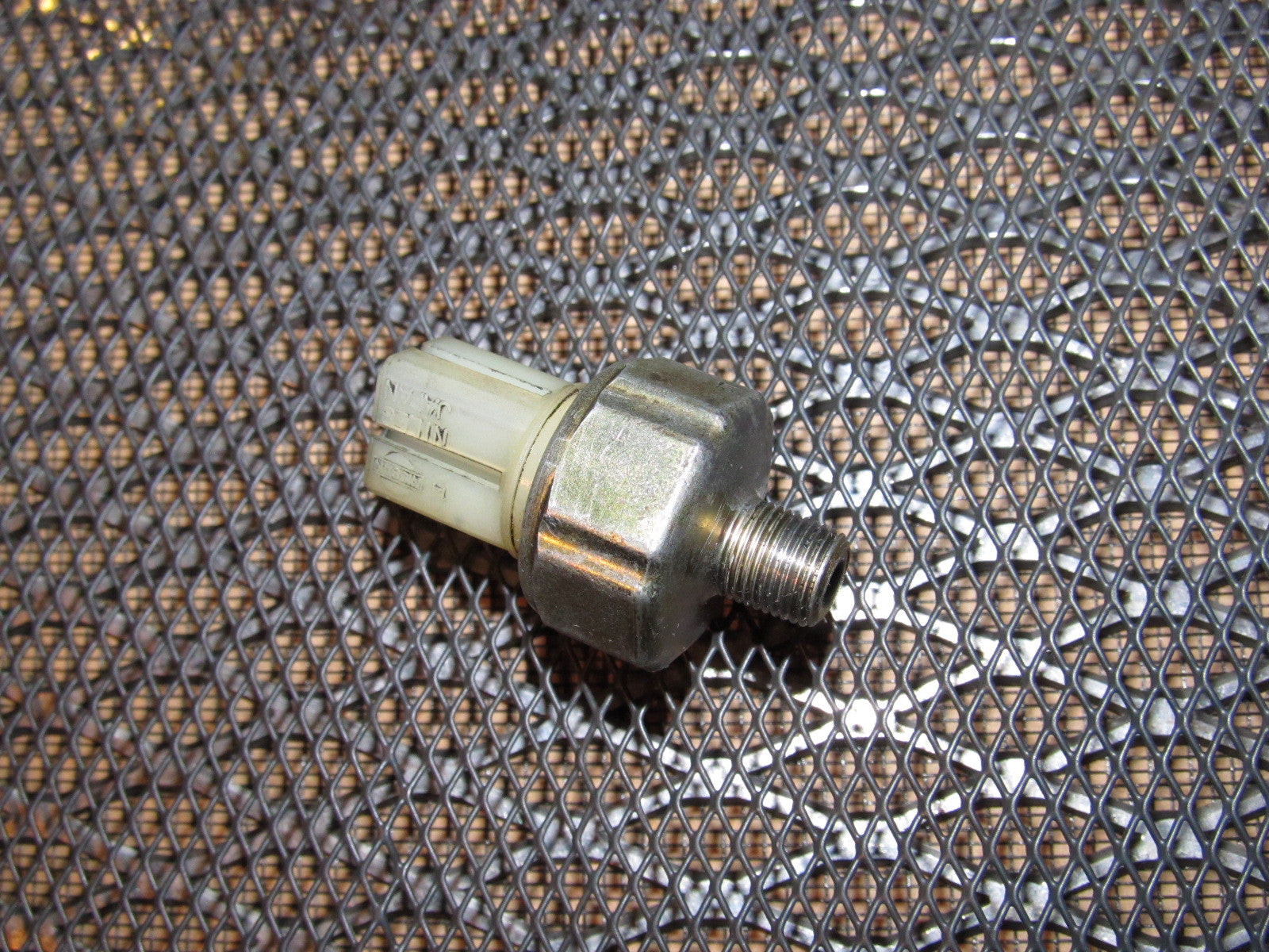 91 92 93 94 Nissan 240SX OEM Engine Oil Pressure Switch – Autopartone