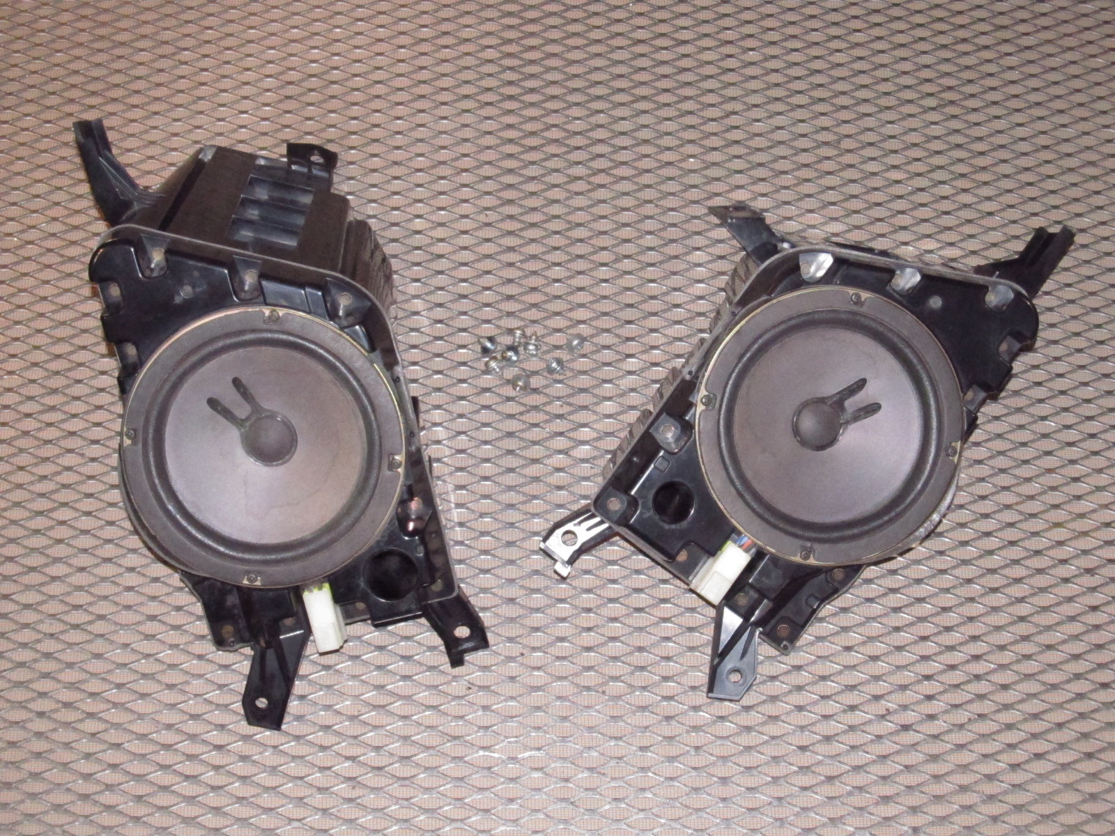 90 91 92 93 94 95 96 Nissan 300zx Rear Speaker & Enclosure – Autopartone