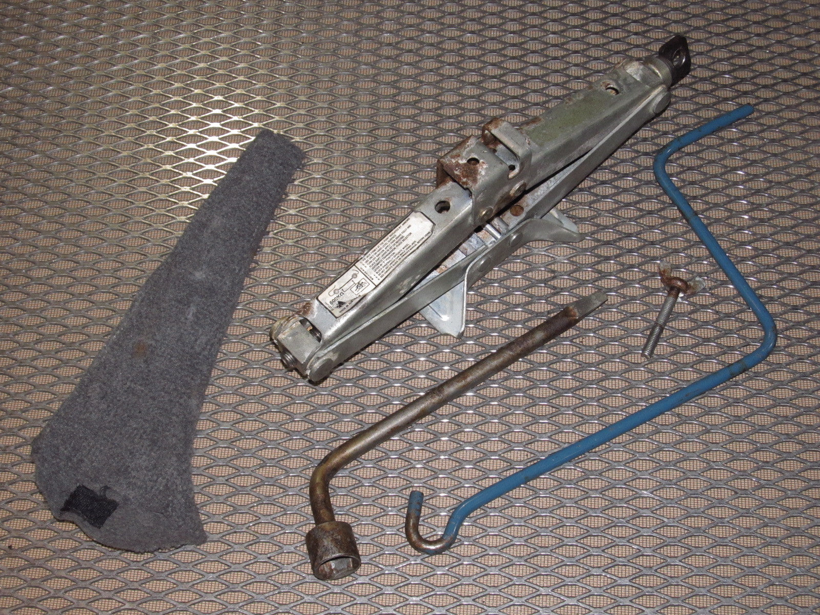 90 91 92 93 Mazda Miata OEM Wheel Jack & Tools Set – Autopartone