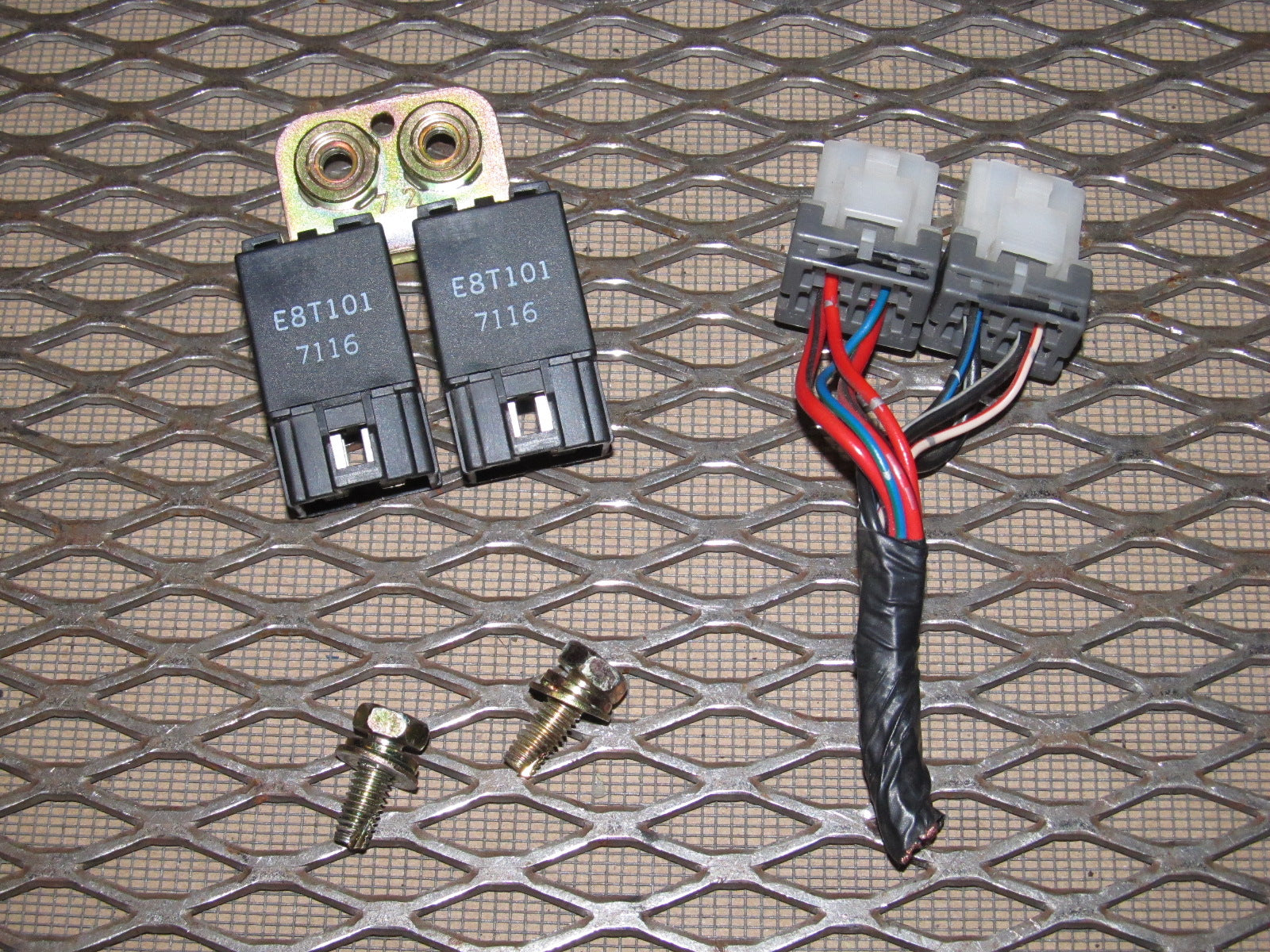 97 98 99 Mitsubishi Eclipse OEM Relay E8T101 7116 – Autopartone