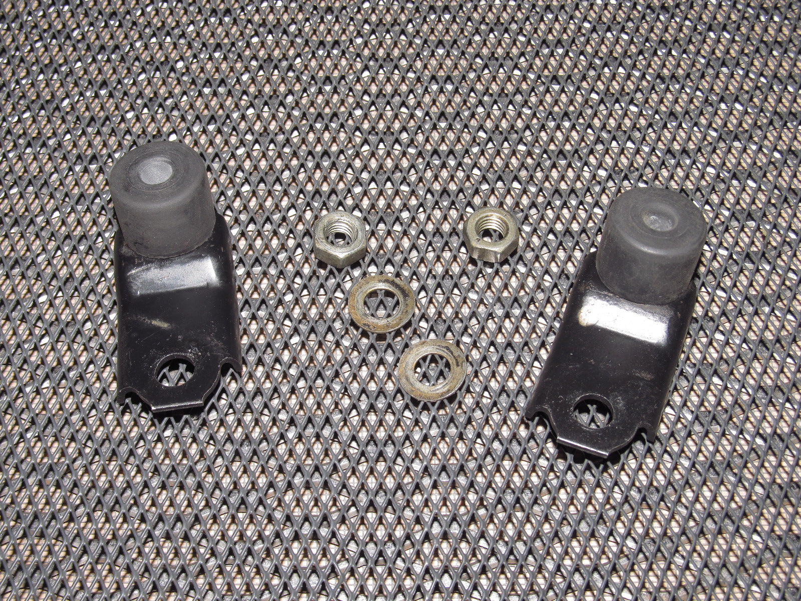 83-85 Porsche 944 OEM Upper Radiator Mount – Autopartone