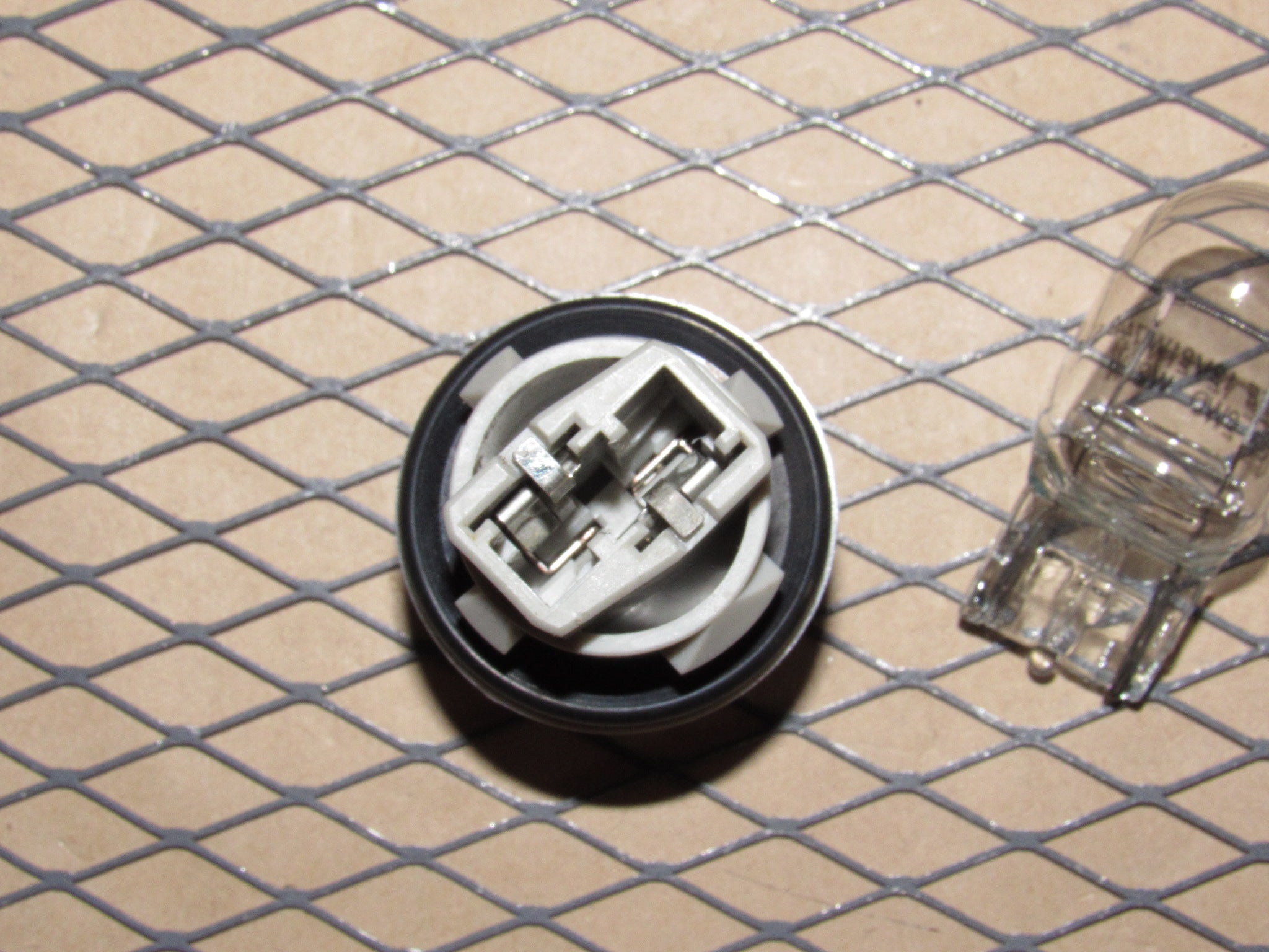 16 17 18 19 20 21 22 Mazda Miata OEM Reverse Light Lamp Bulb Socket ...