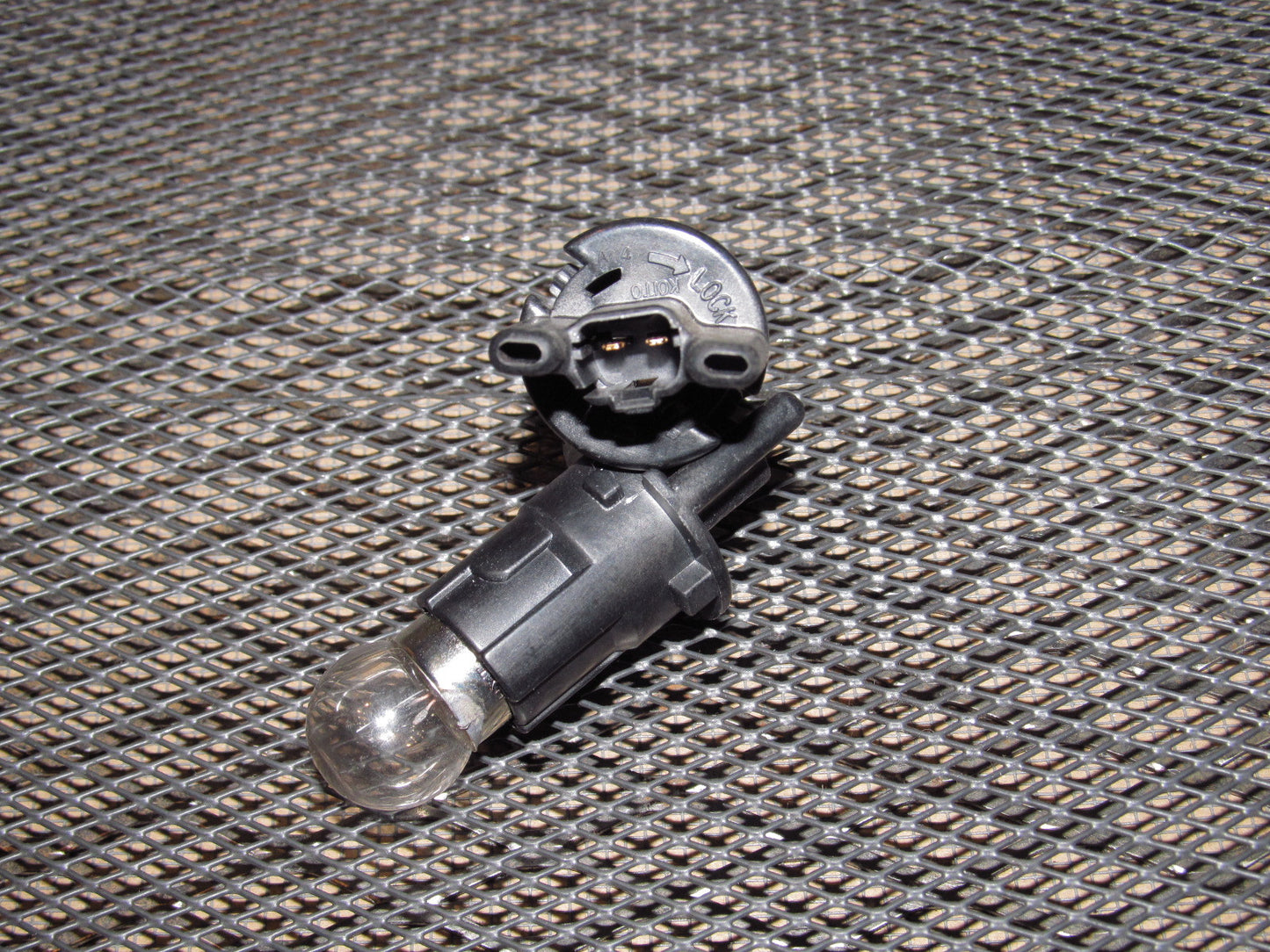 90 91 92 93 Mazda Miata OEM Rear License Plate Bulb Socket – Autopartone