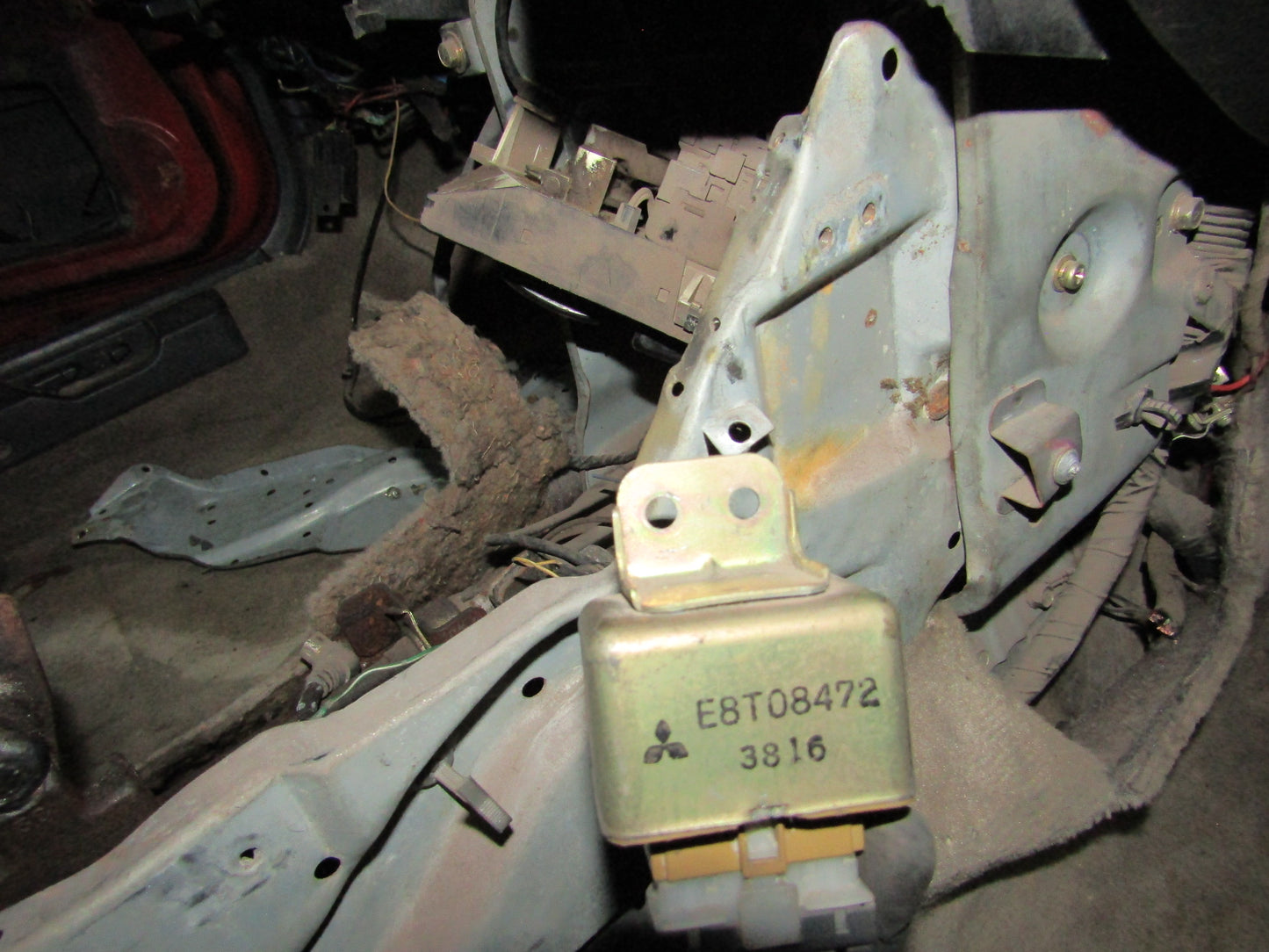 94 95 96 97 Mitsubishi 3000GT OEM E8T08472 Fuel Pump Main Relay ...