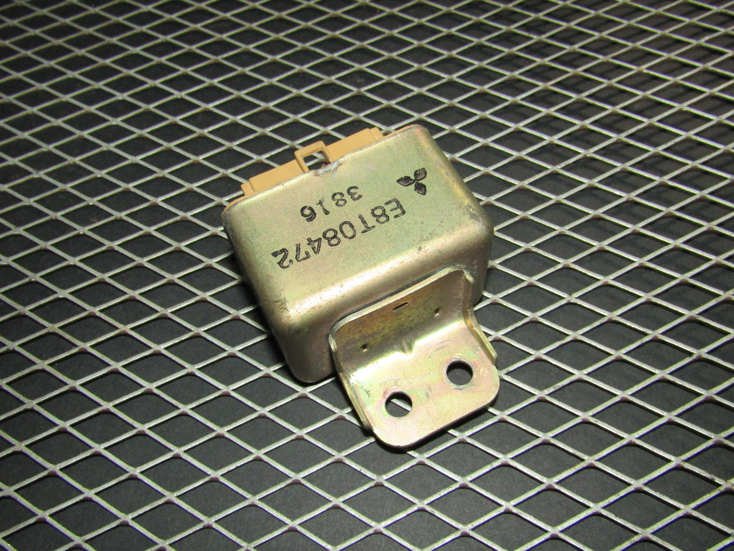 94 95 96 97 Mitsubishi 3000GT OEM E8T08472 Fuel Pump Main Relay ...