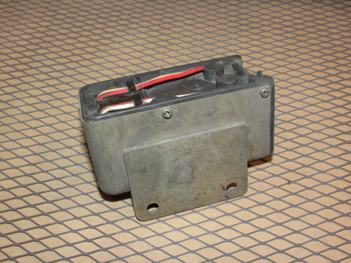 75 76 Datsun 280z OEM Relay Fuse 2A – Autopartone