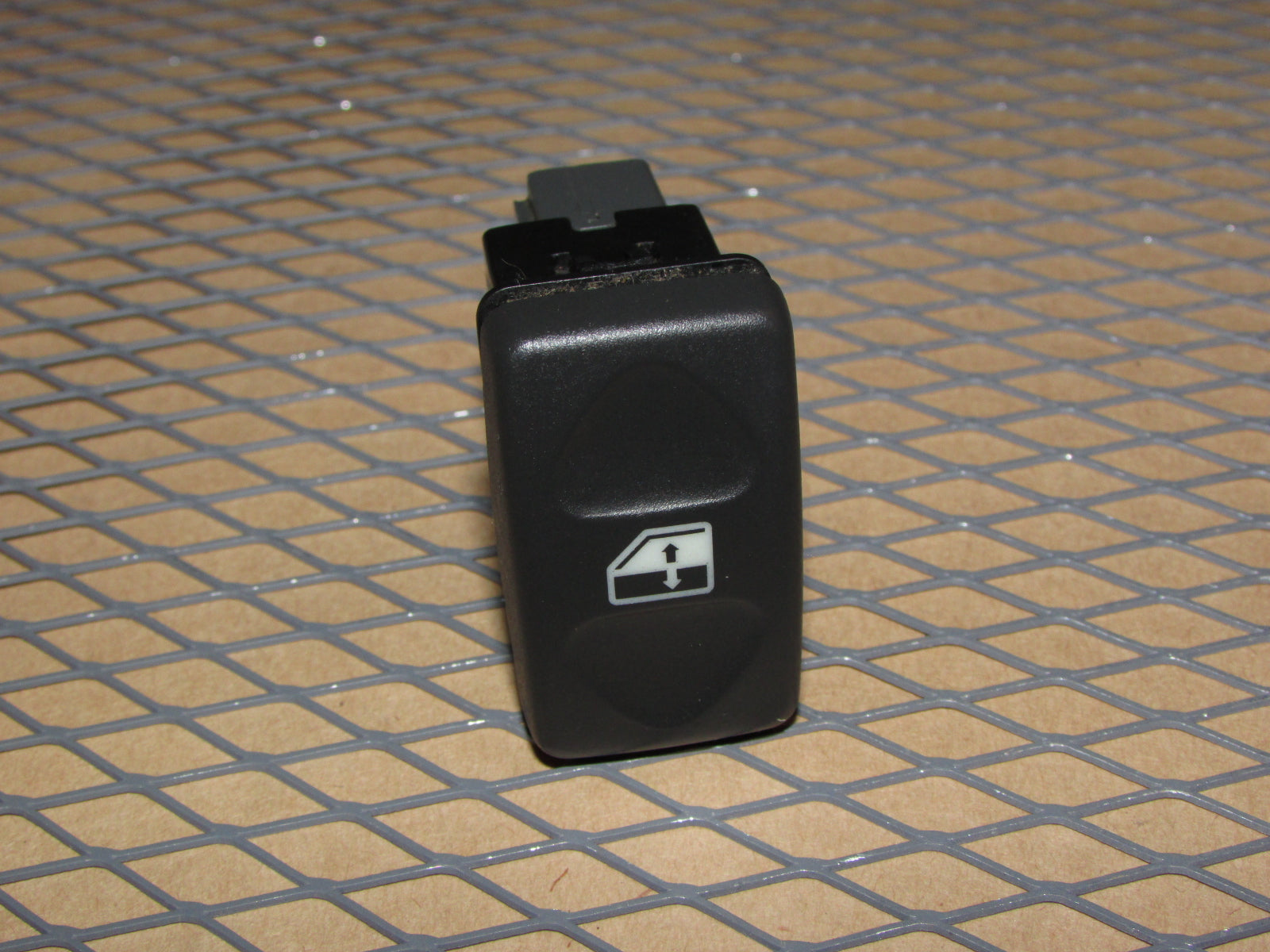 02 Land Rover Freelander OEM Rear Window Switch – Autopartone