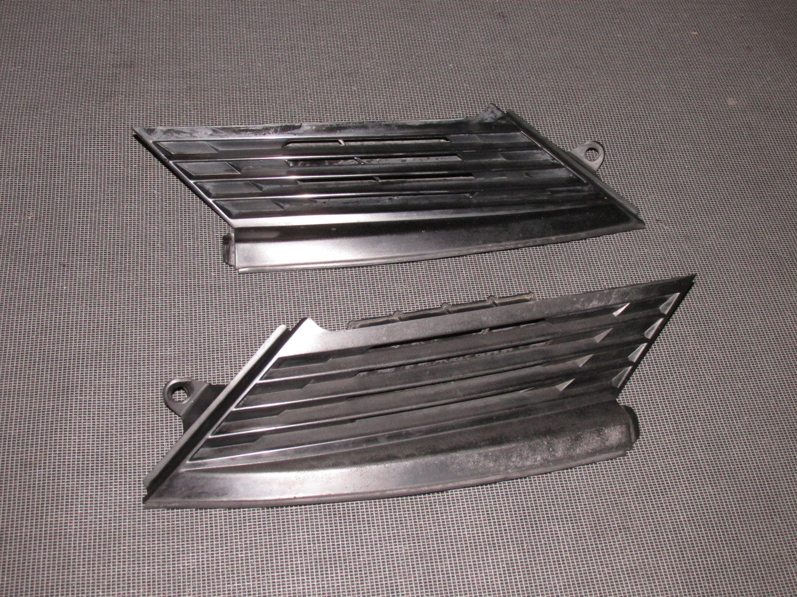 87 88 89 Toyota MR2 OEM Exterior Side Vent - Rear Set – Autopartone.com