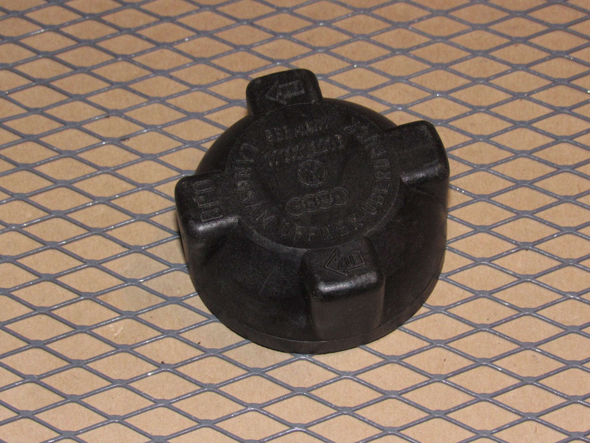 81 82 83 84 Volkswagen Rabbit OEM Coolant Over flow Tank Reservoir Cap ...