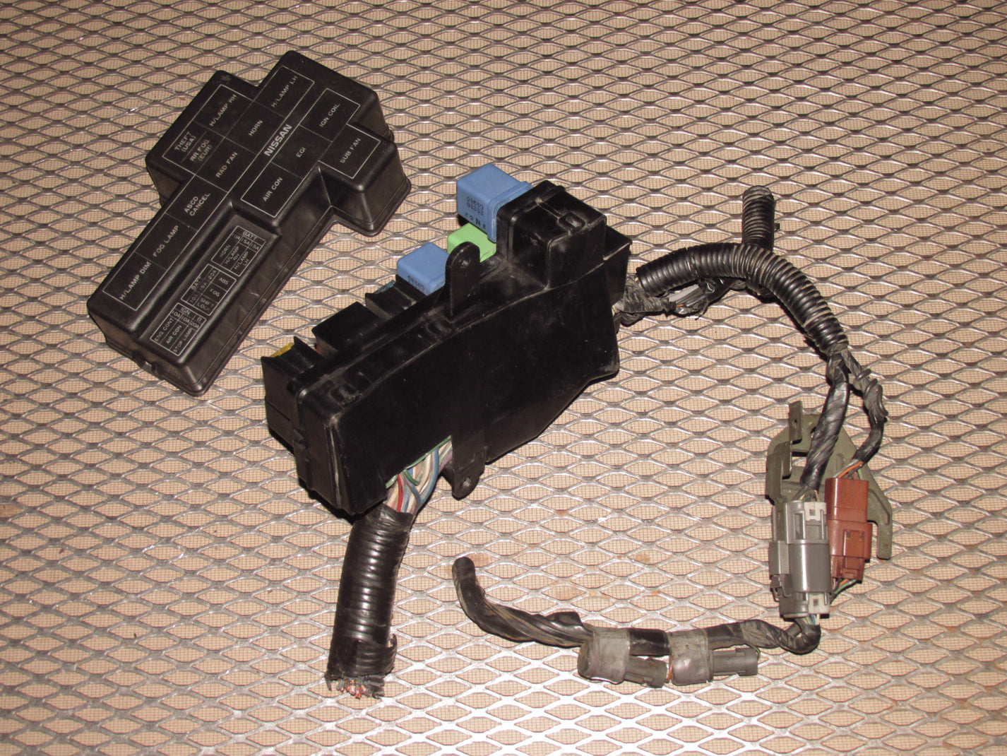 90 91 92 93 94 95 96 Nissan 300zx OEM Engine Fuse Relay Box – Autopartone