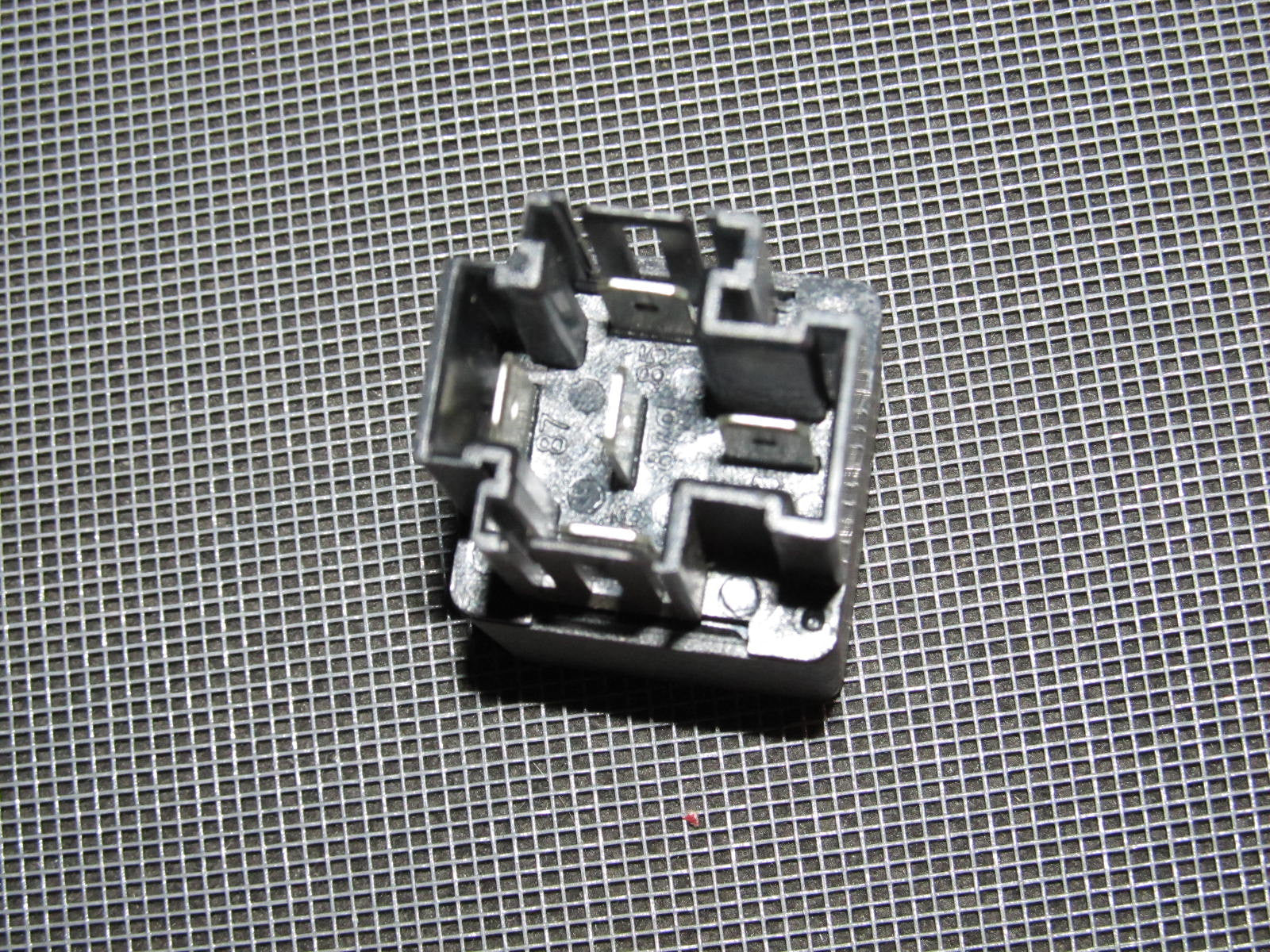 Mitsubishi Universal Relay MR301971 – Autopartone.com