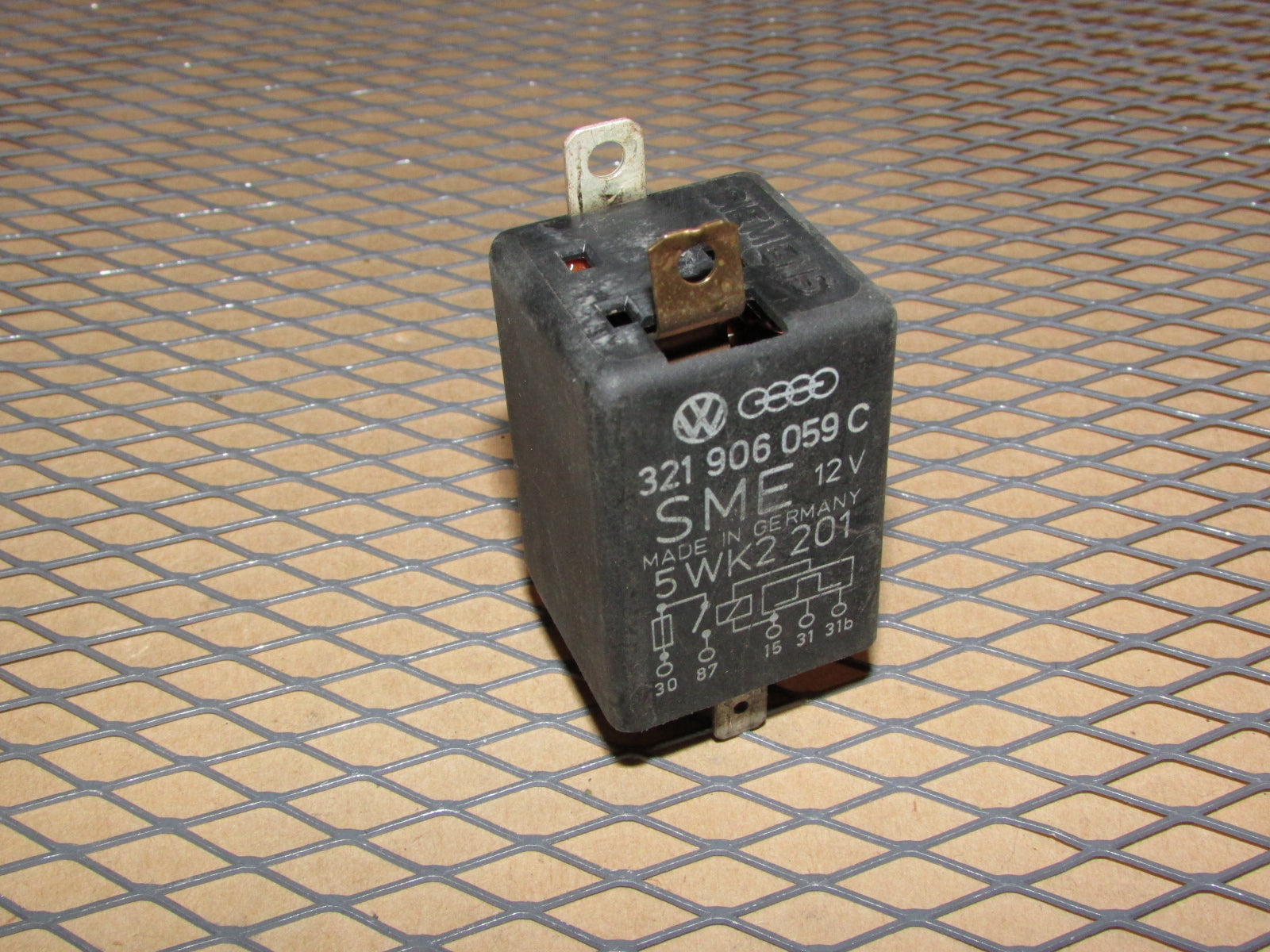 Audi & Volkswagen Relay 321 906 059 C – Autopartone