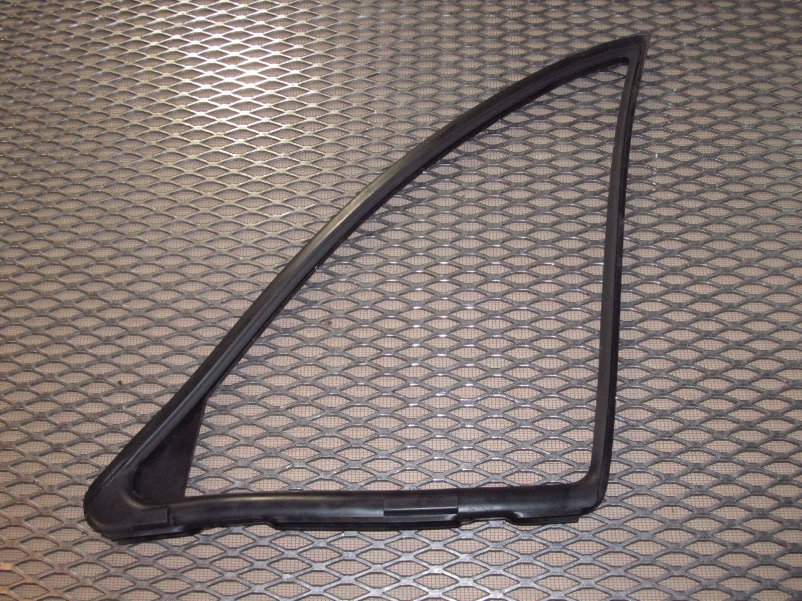 90 91 92 93 Mazda Miata OEM Front Quarter Window Moulding - Right ...