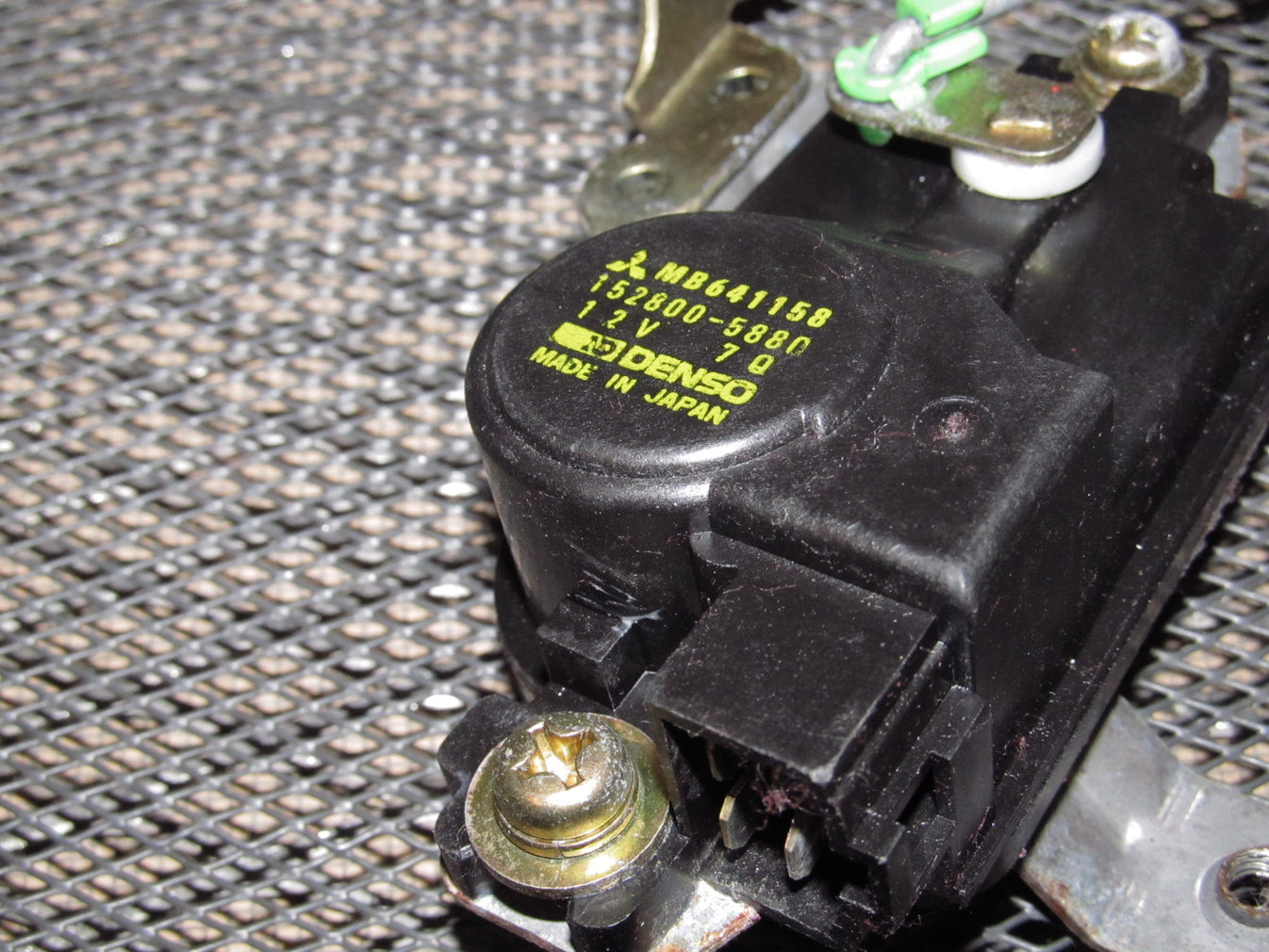 95 96 97 Mitsubishi 3000GT OEM Door Latch & Actuator - Right ...