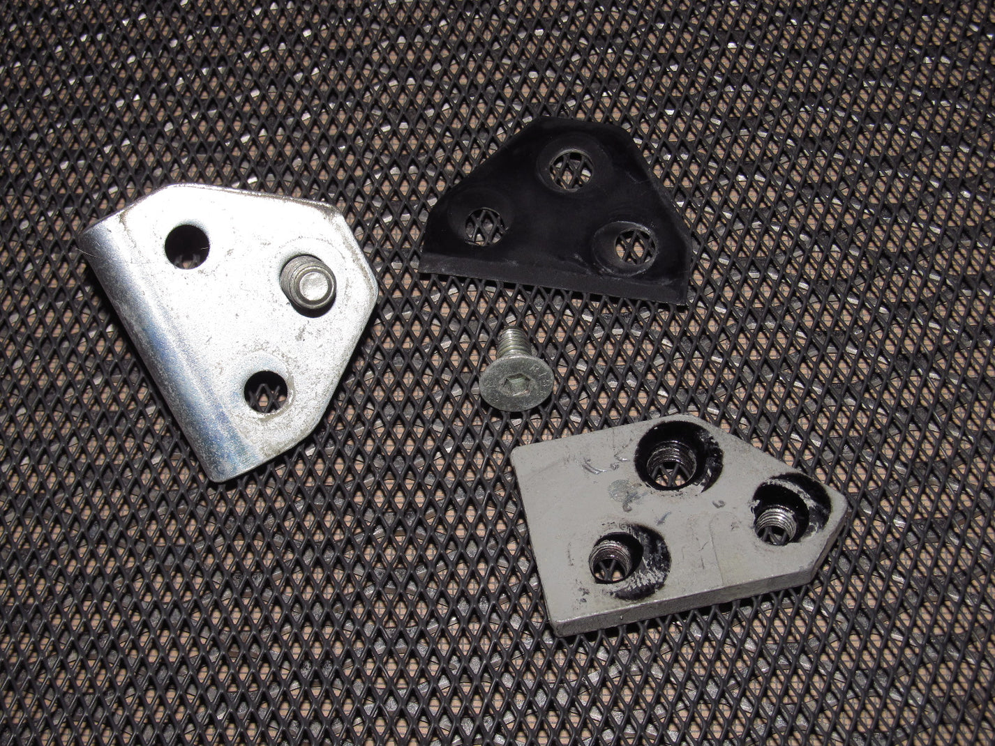 83-85 Porsche 944 OEM Door Latch Striker - Right – Autopartone