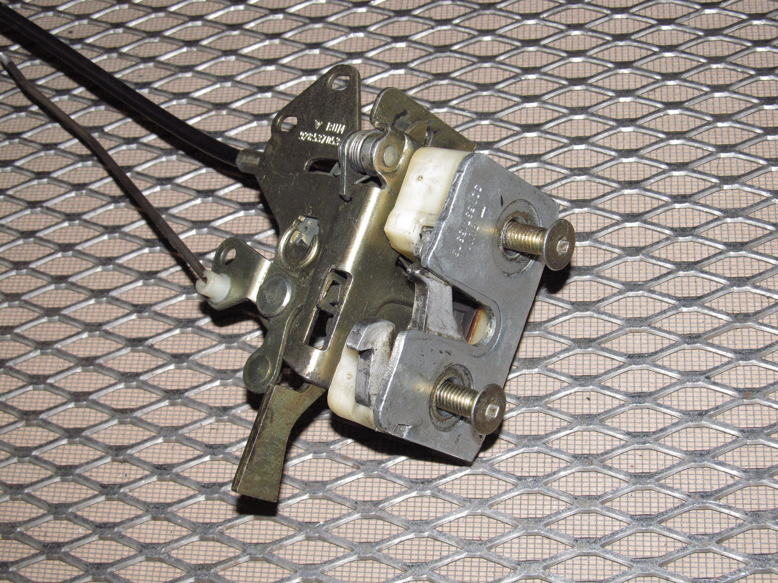 83-85 Porsche 944 OEM Door Latch Assembly - Left – Autopartone