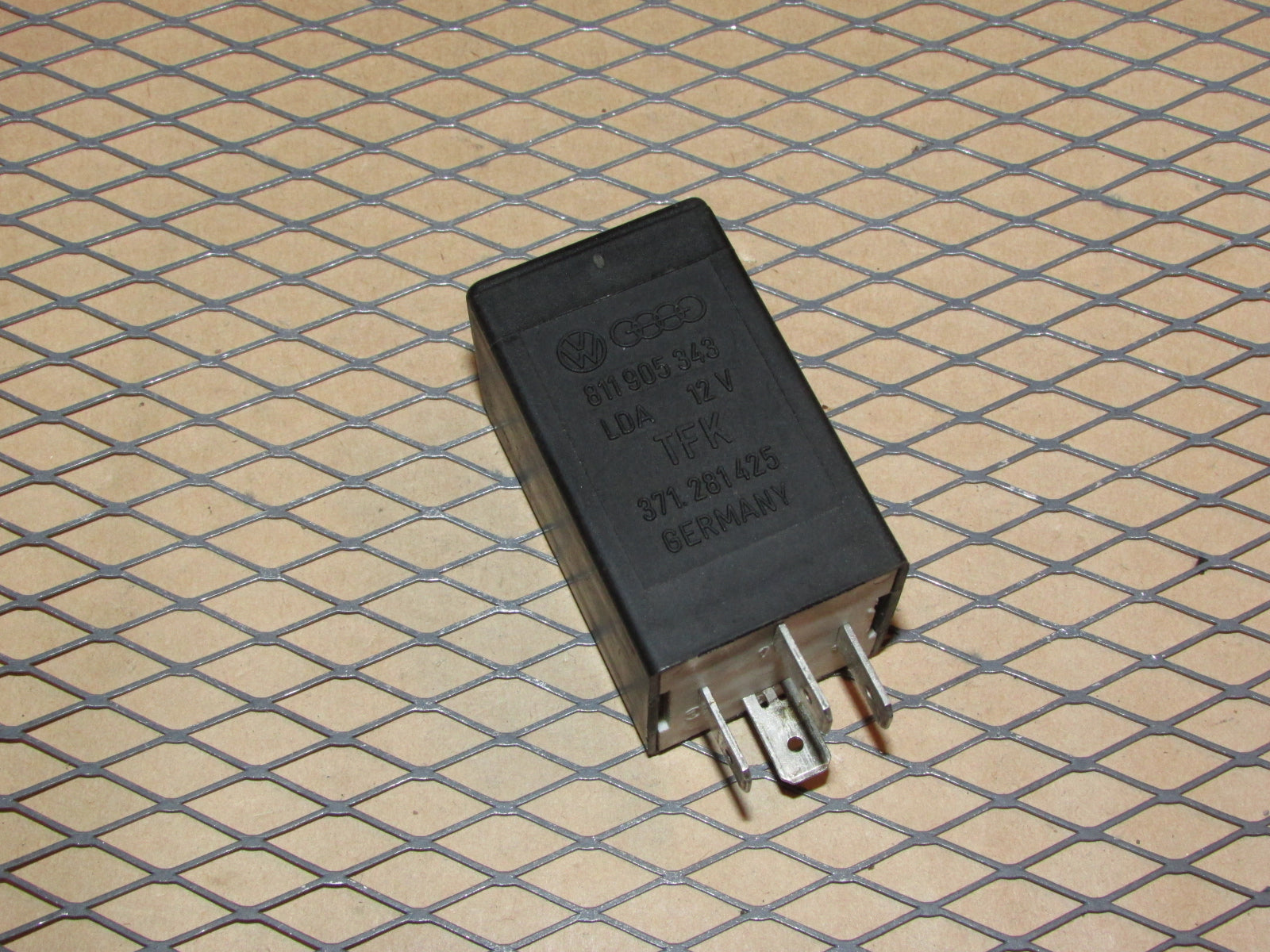 Audi & Volkswagen Relay 811 905 343 – Autopartone