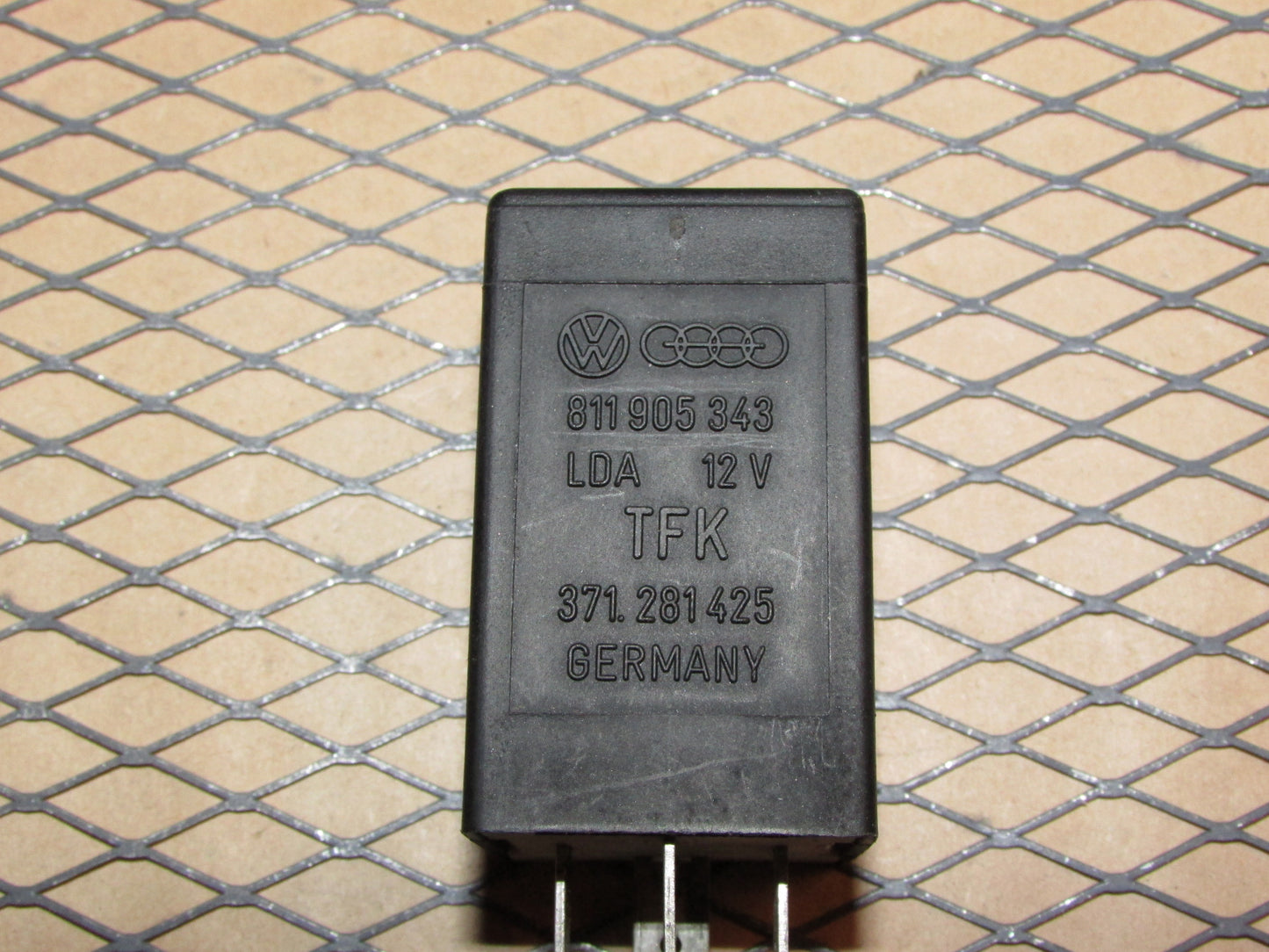 Audi & Volkswagen Relay 811 905 343 – Autopartone