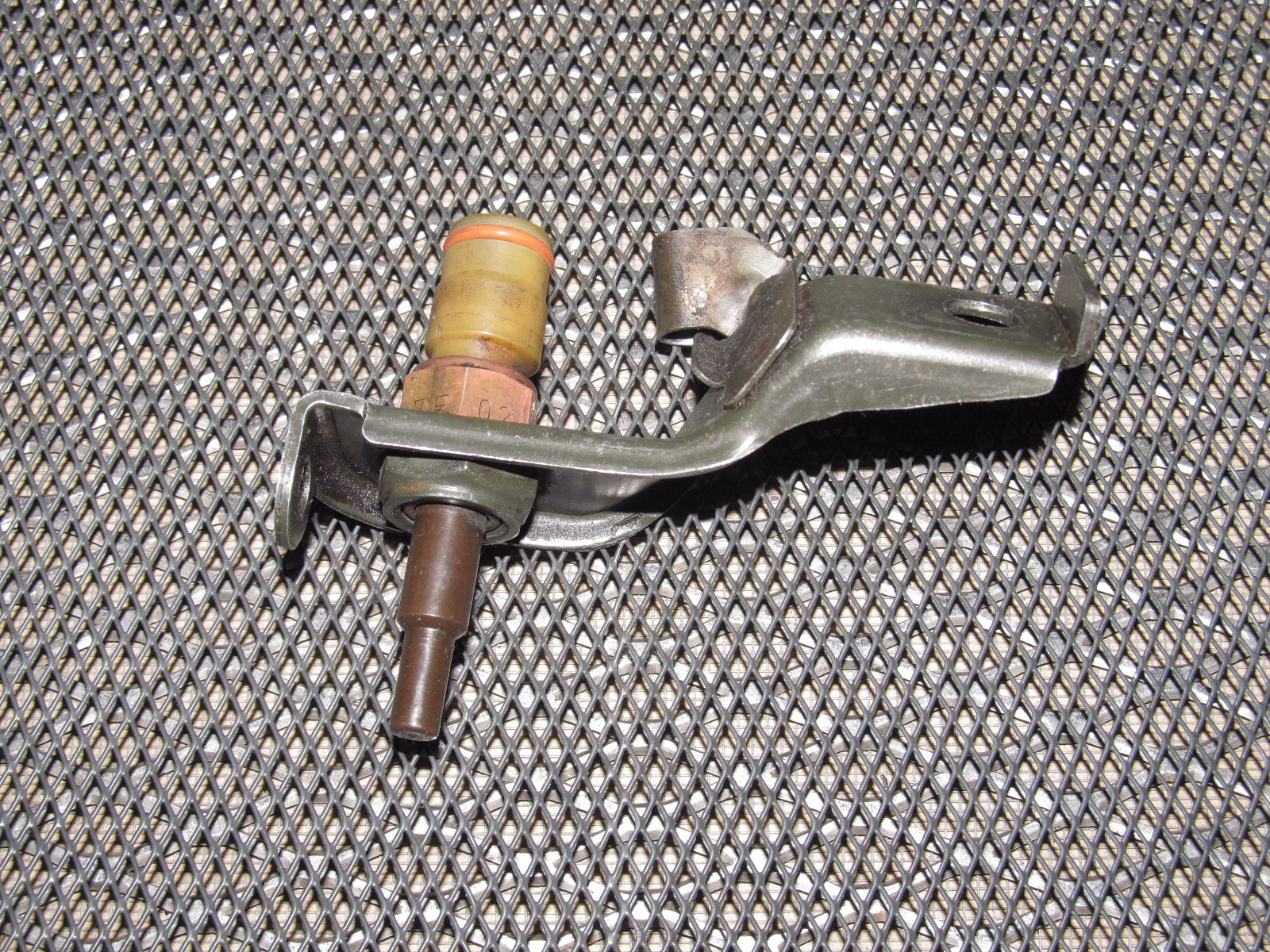 85 86 Toyota MR2 OEM Engine Temperature Sensor & Bracket – Autopartone