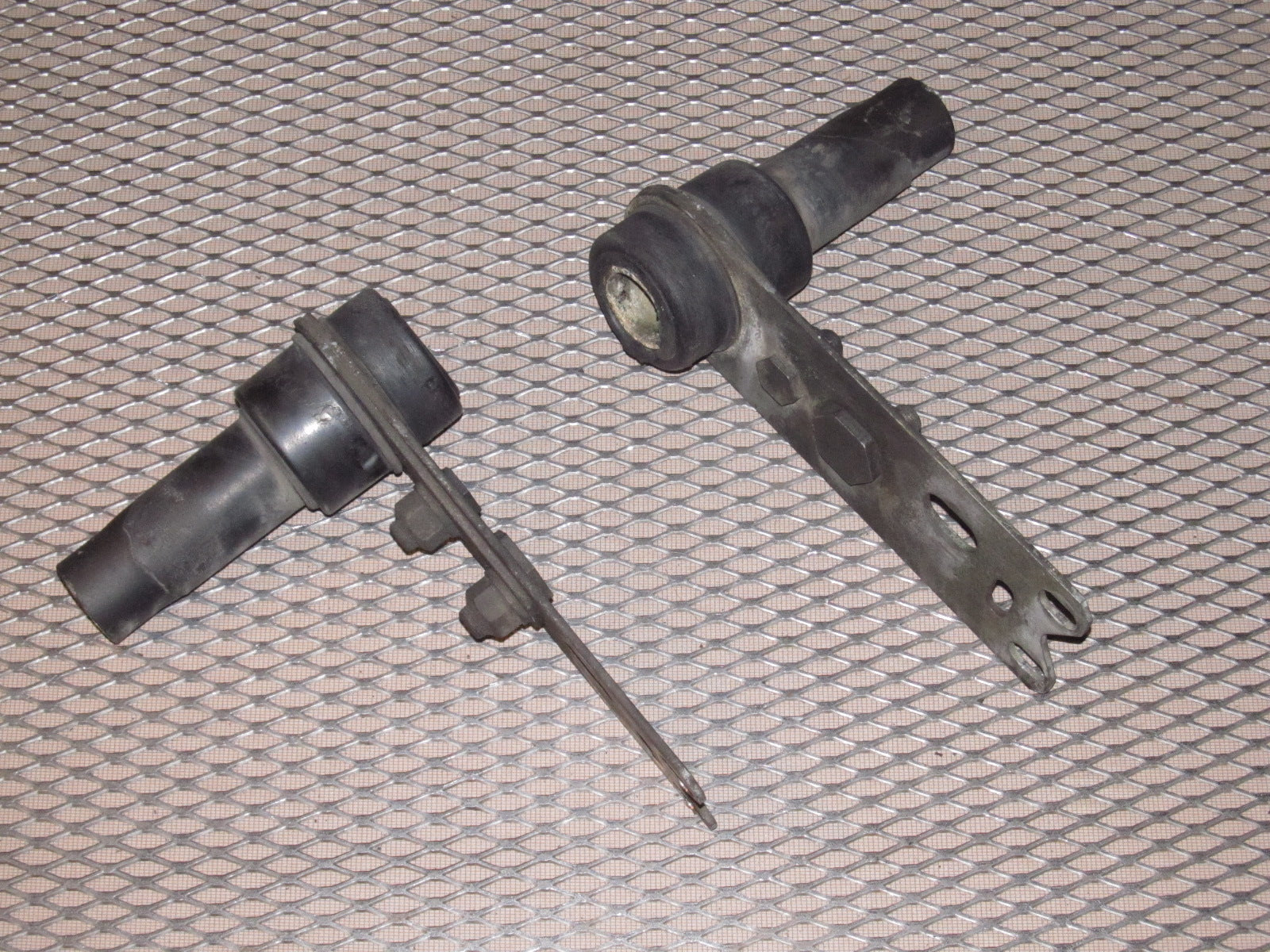 83-85 Porsche 944 OEM Rear Spring Plate – Autopartone