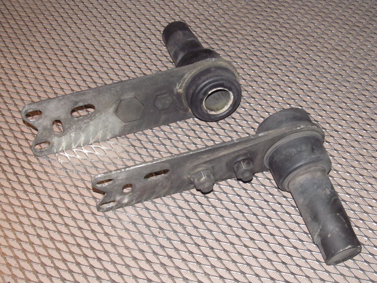 83-85 Porsche 944 OEM Rear Spring Plate – Autopartone