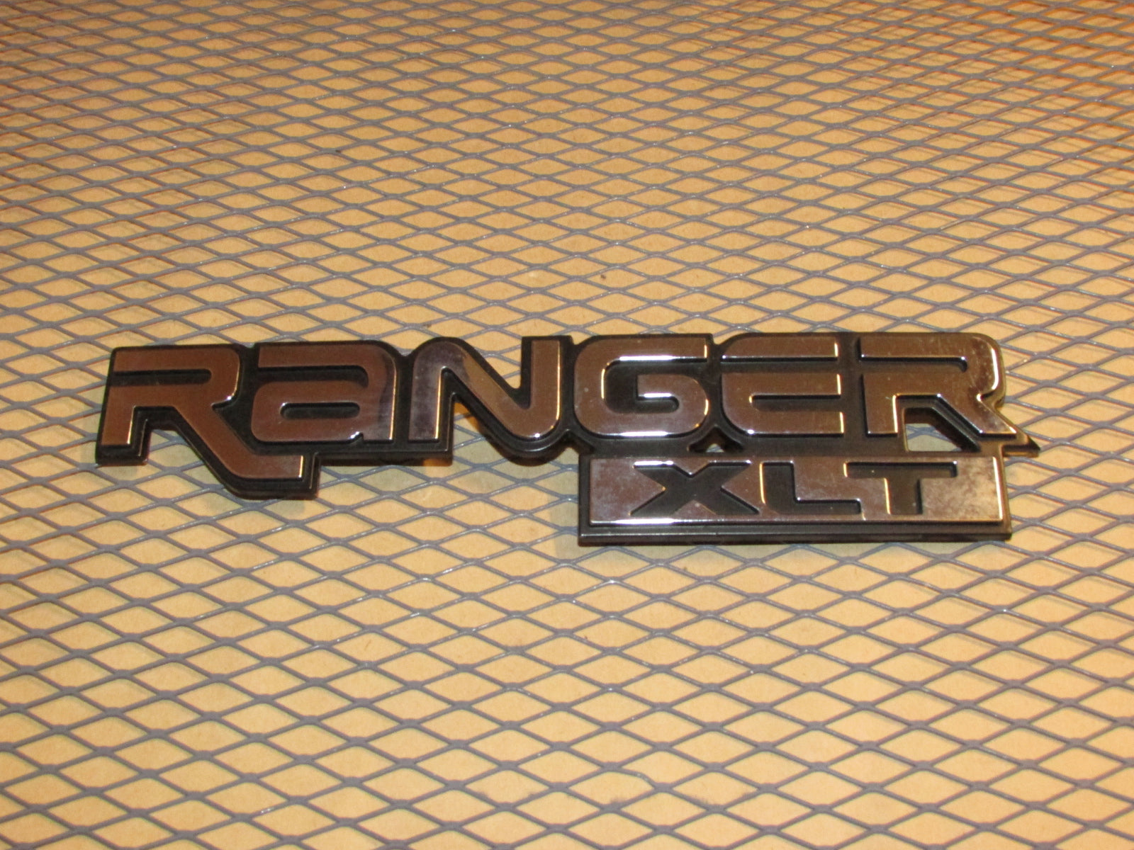 93 94 95 96 97 Ford Ranger OEM Front Fender XLT Emblem Badge – Autopartone