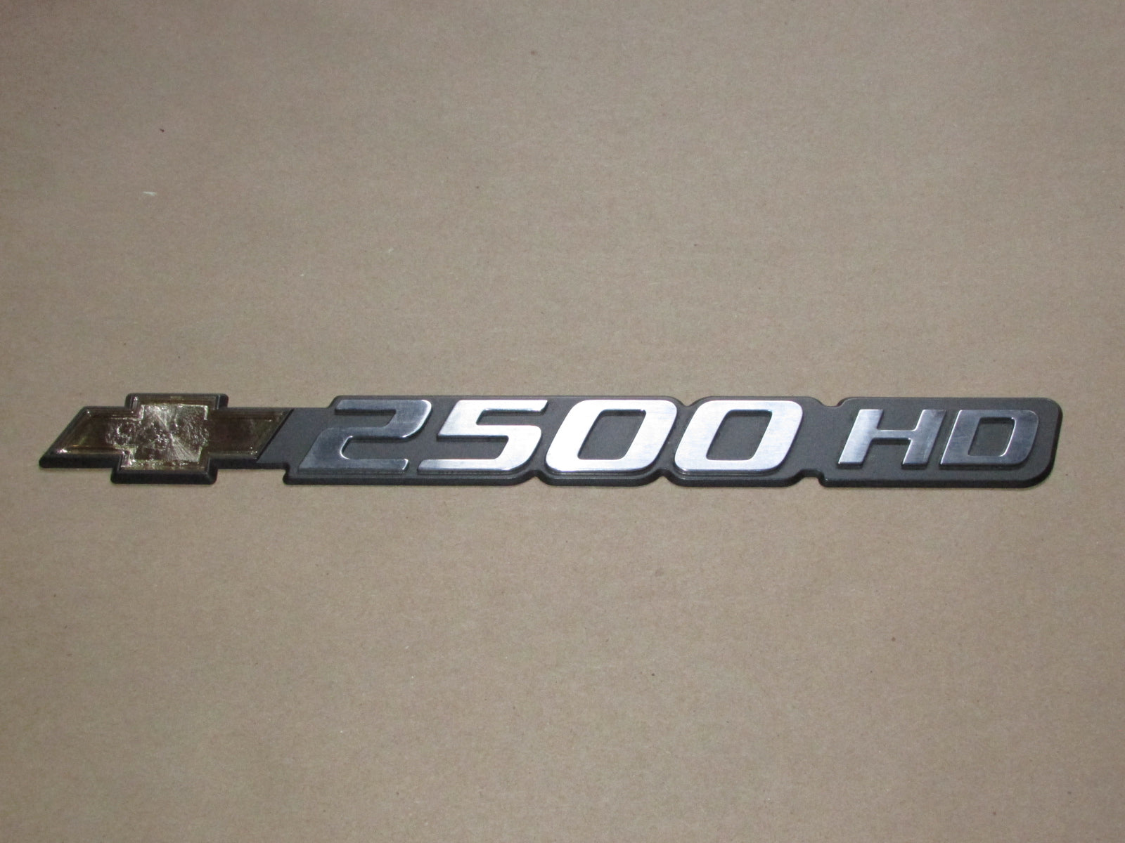 99 00 01 02 Chevrolet Silverado 2500HD OEM Front Door Emblem Badge ...