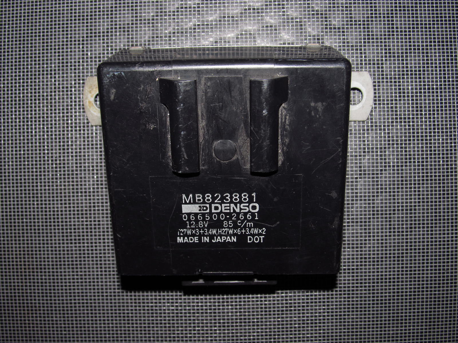 93-94 Mitsubishi Eclipse OEM Flasher Relay MB823881 – Autopartone