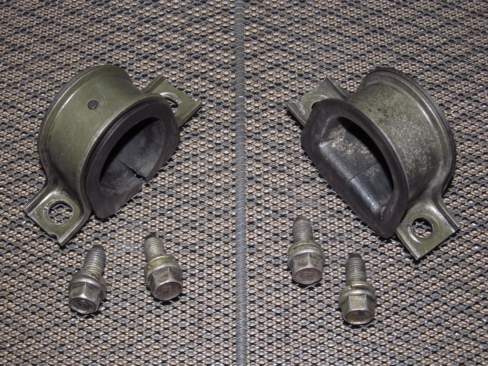 90 91 92 93 Mazda Miata OEM Power Steering Rack Mount – Autopartone