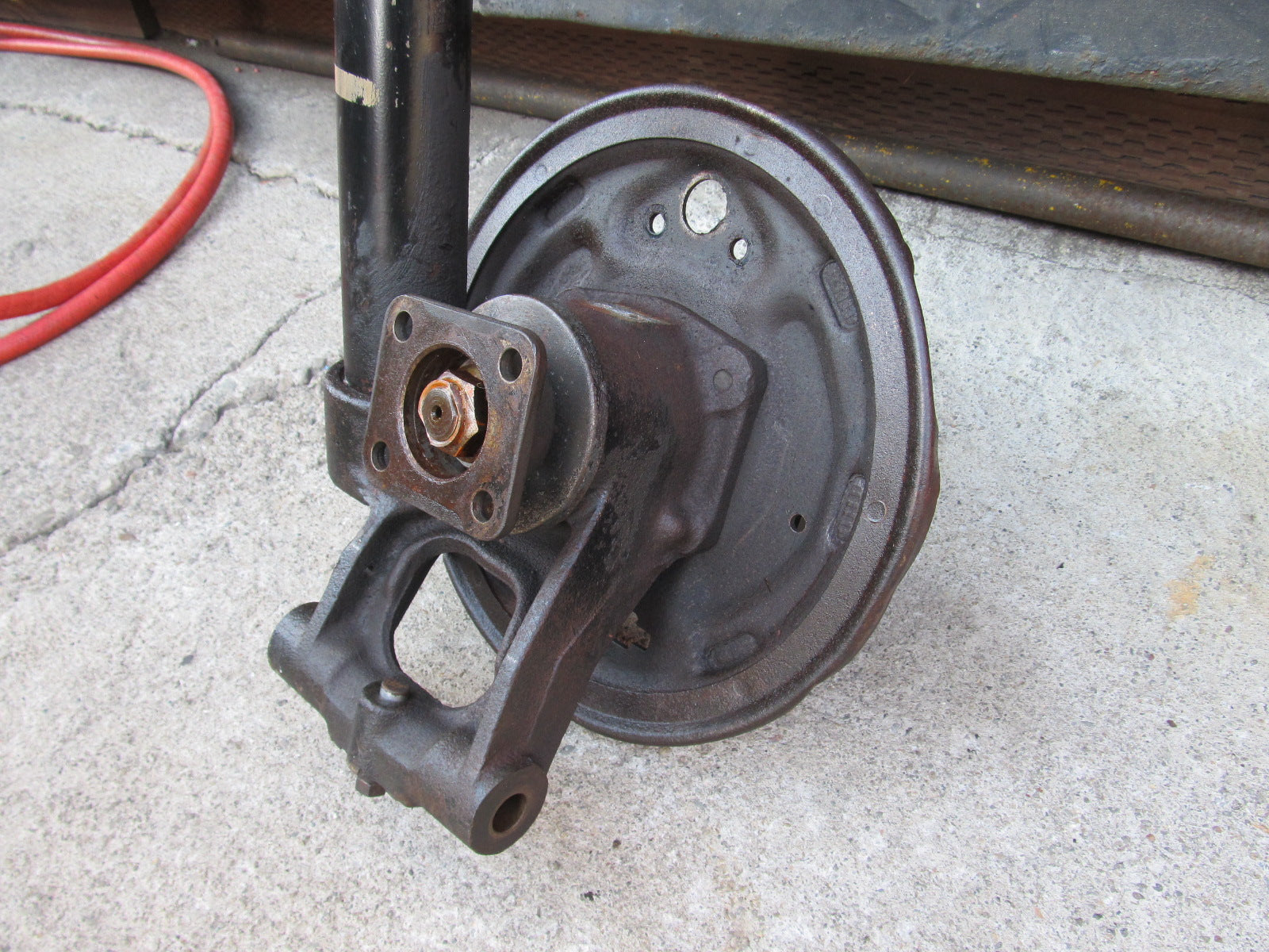 72 73 Datsun 240z OEM Rear Spindle Shock & Hub Assembly - Left ...