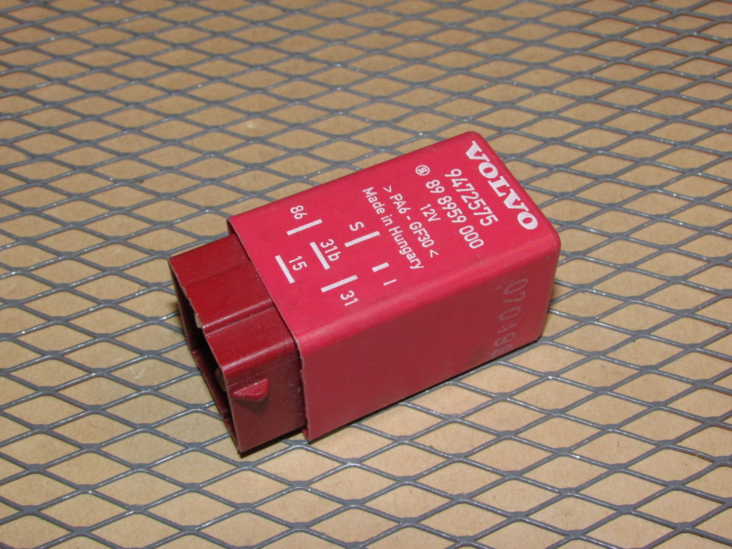 Volvo Relay L 203 / 9472575 / 89 8959 000 / 12V PA6-GF30 – Autopartone.com